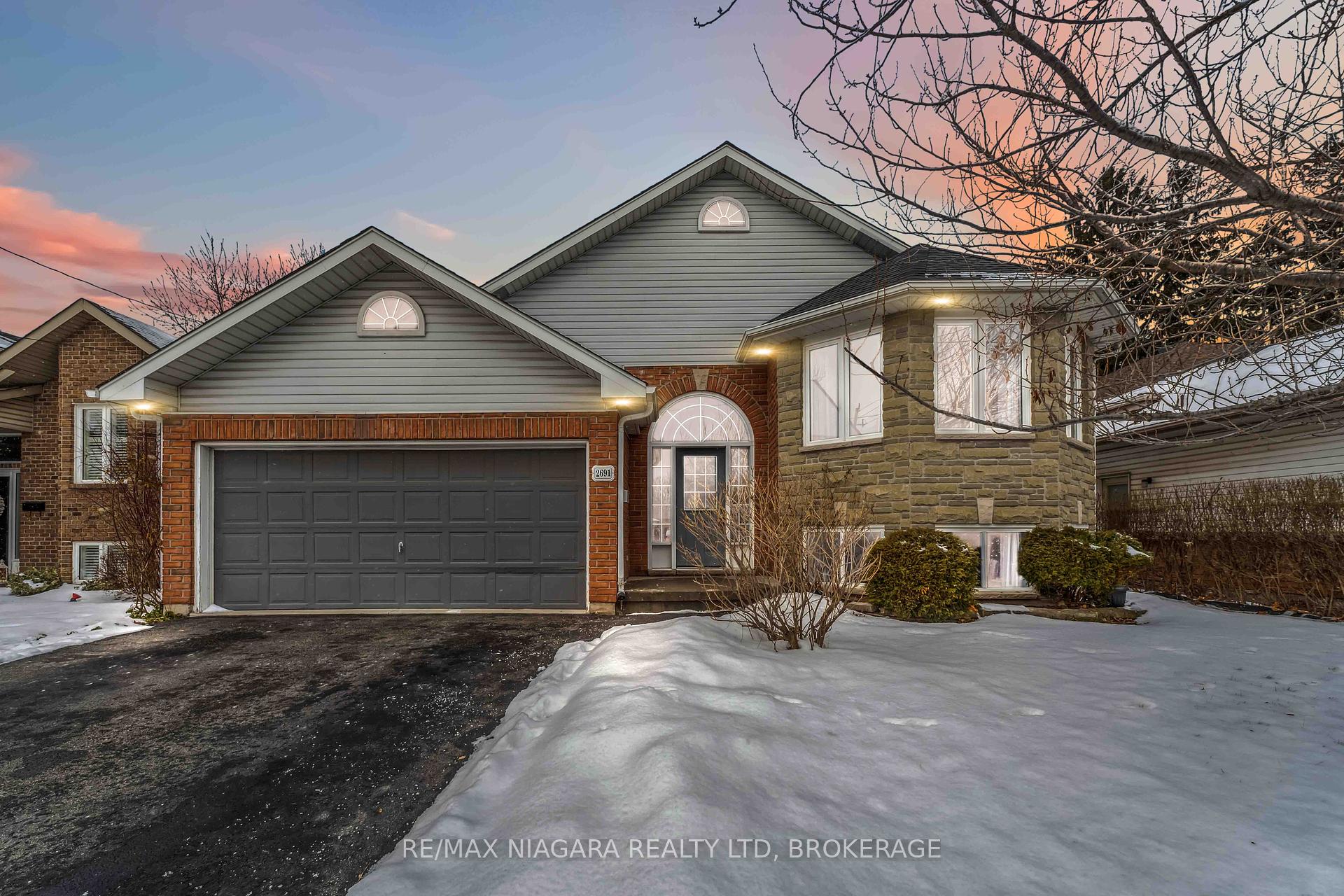 2691 Portage Road, Niagara Falls, ON L2J 2J4