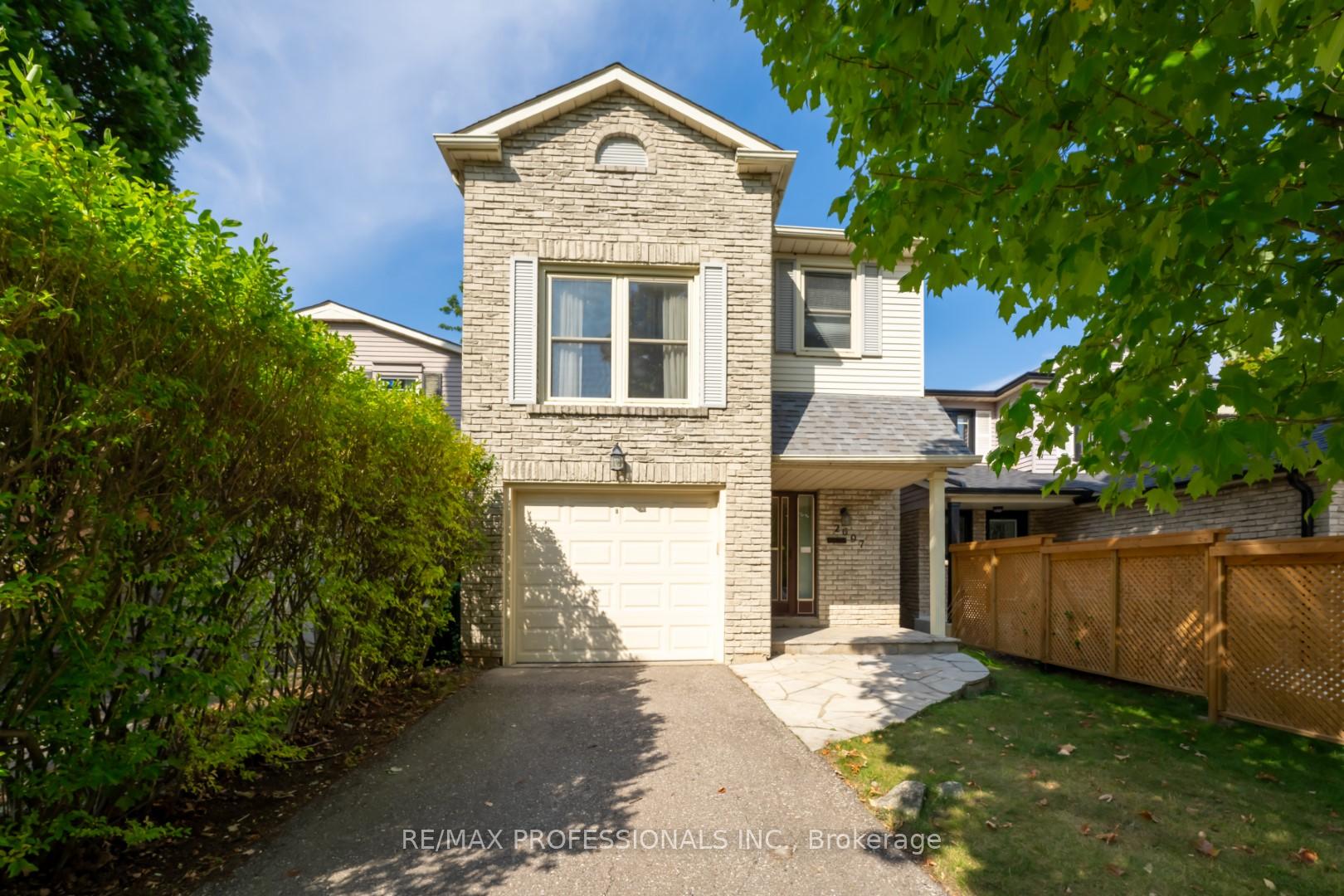 2697 Romark Mews, Mississauga, ON L5L 2Z4