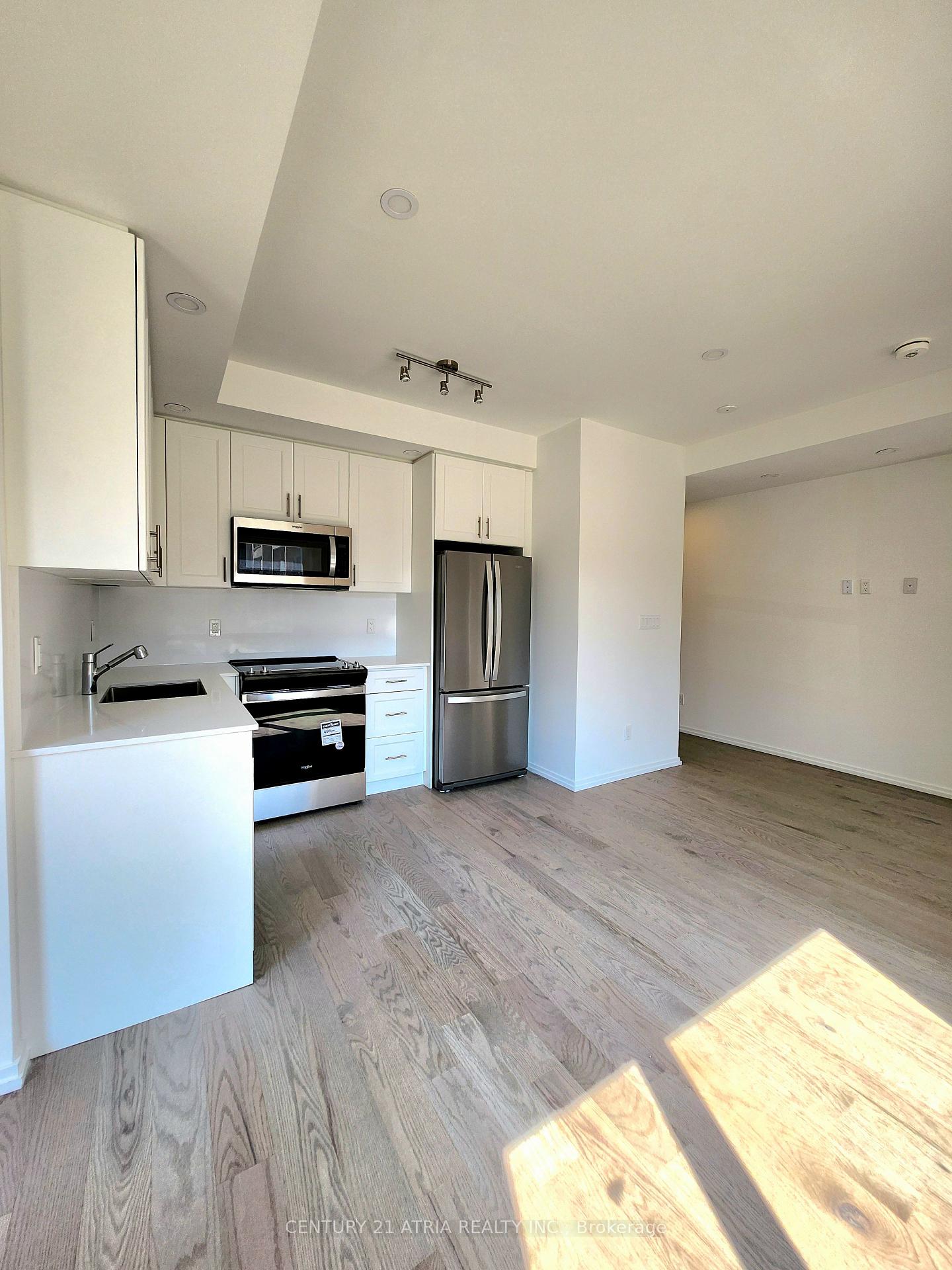 27 - 16 LYTHAM GREEN Circle, Newmarket, ON L3Y 0H3