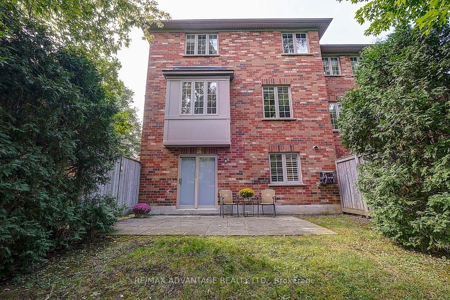 27 - 2401 Fifth Line W, Mississauga, ON L5K 1V9