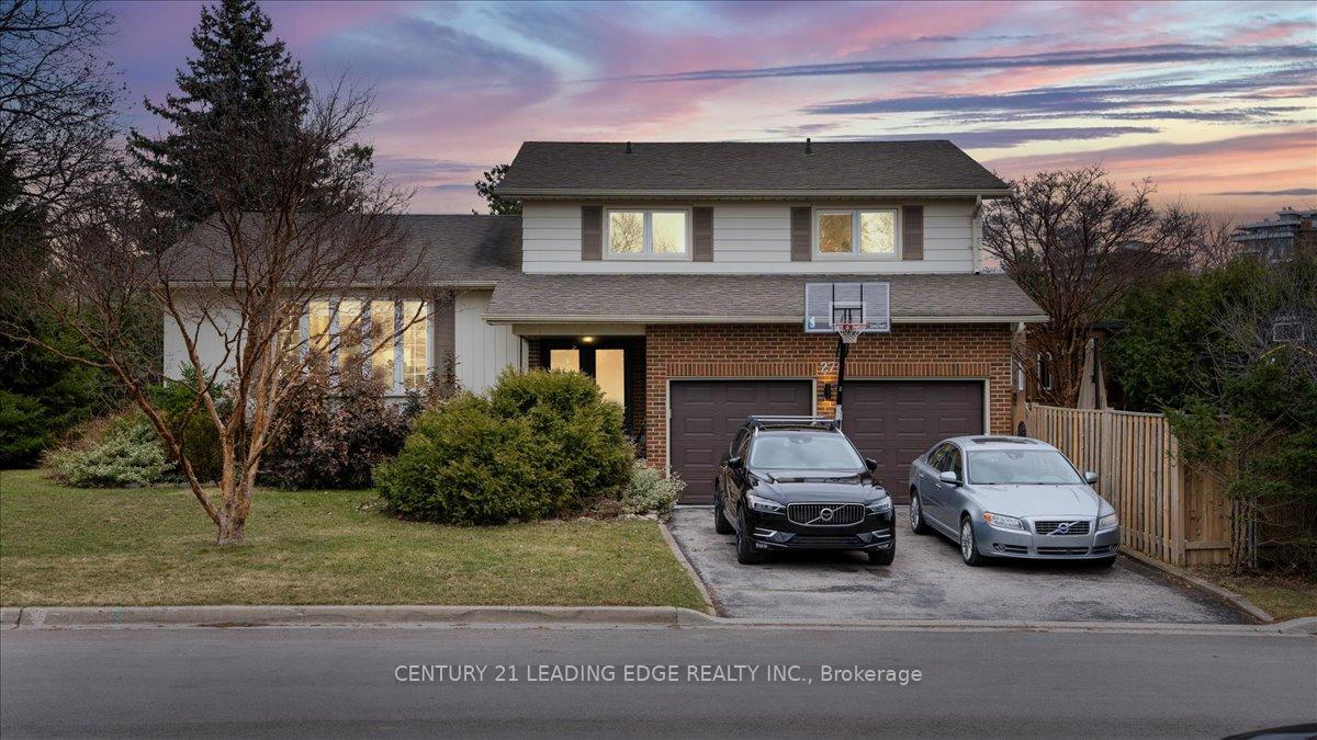 27 Blue Spruce Lane, Markham, ON L3T 3W8