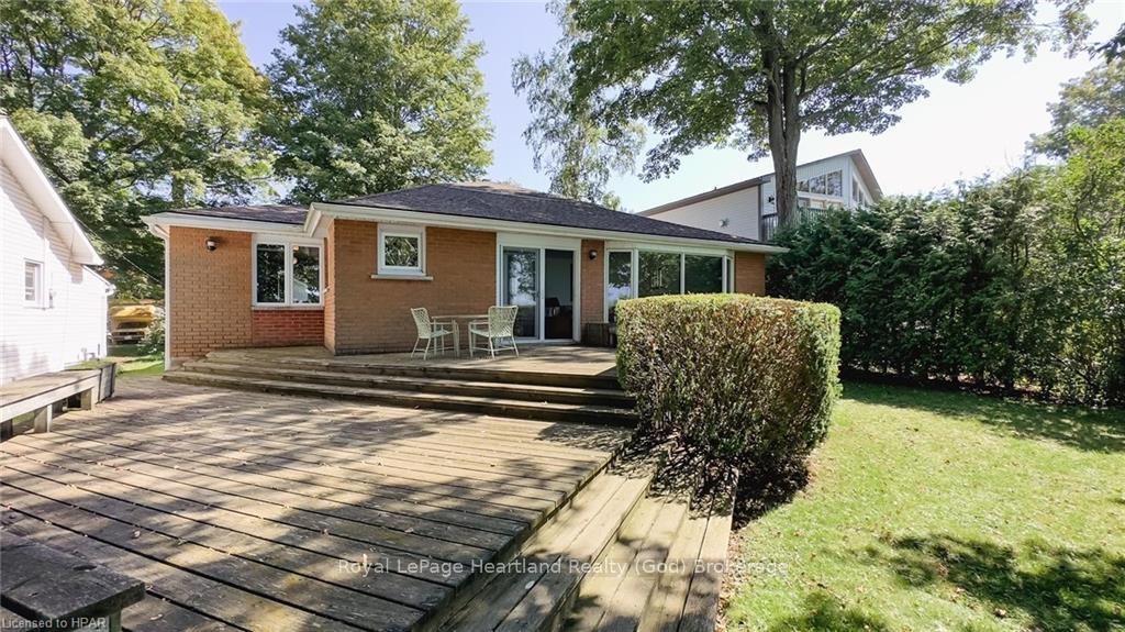 27 BLUEWATER Drive, Goderich, ON N7A 3X8
