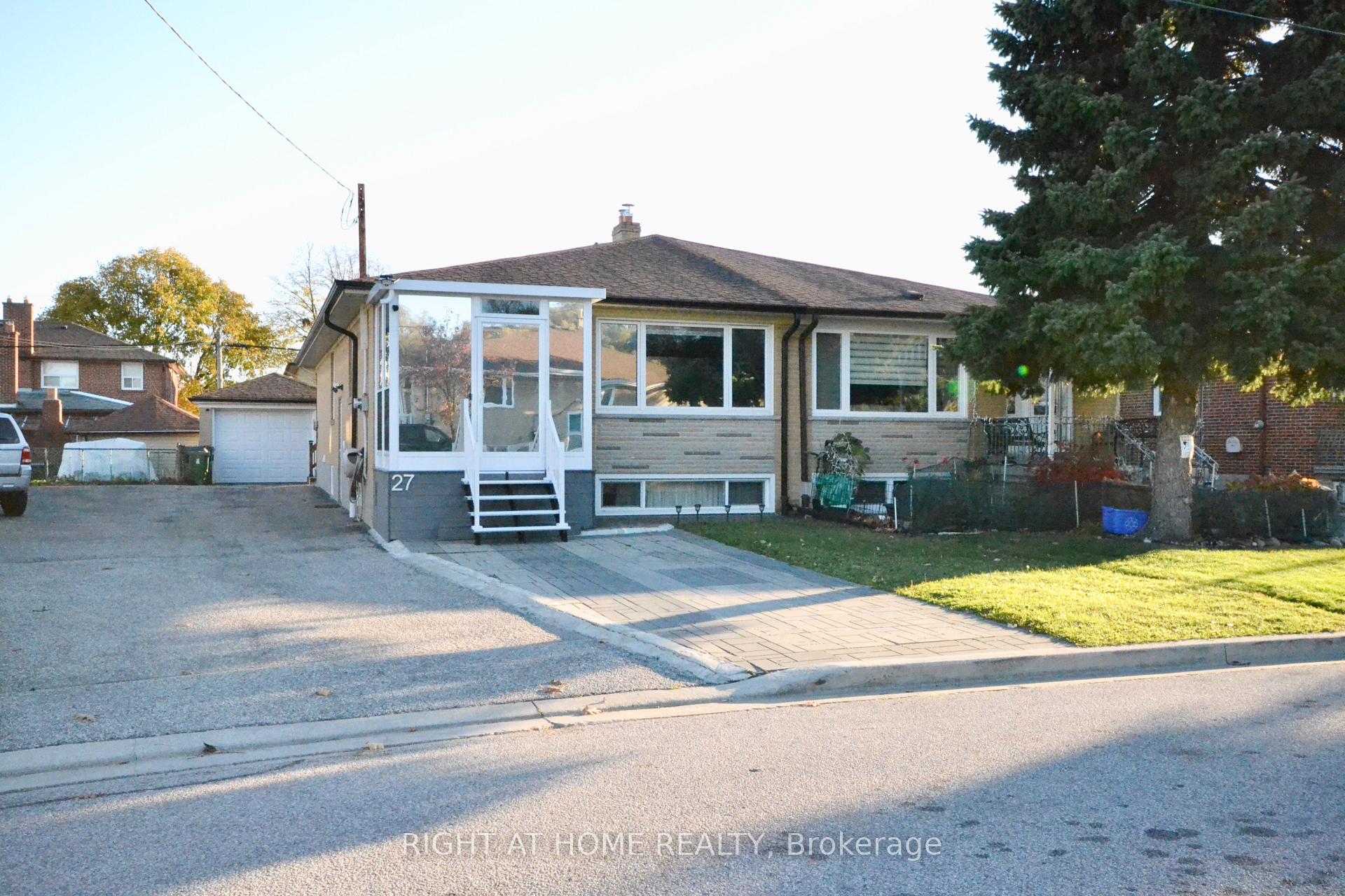 27 Cameo Crescent, Toronto, ON M6N 2K4