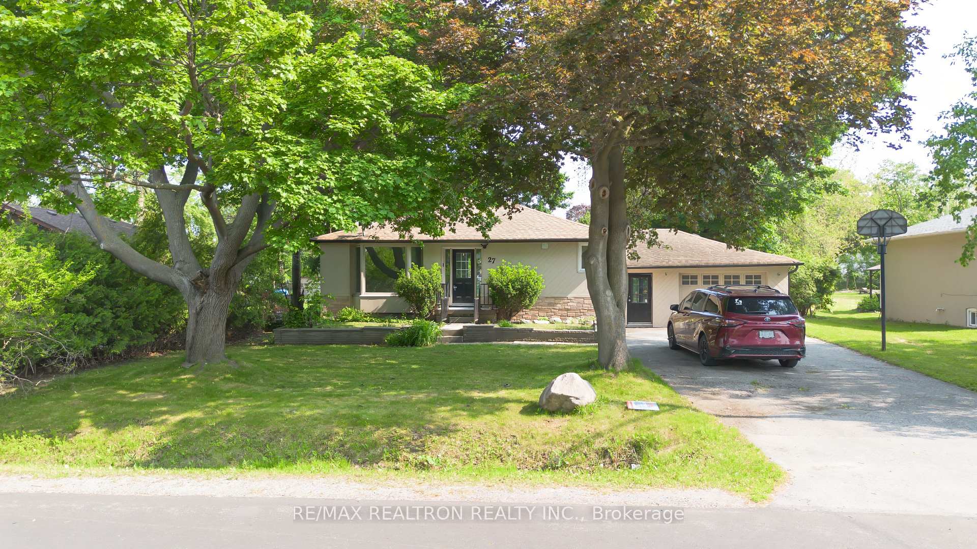 27 Churchill Avenue, Whitby, ON L1P 1K2