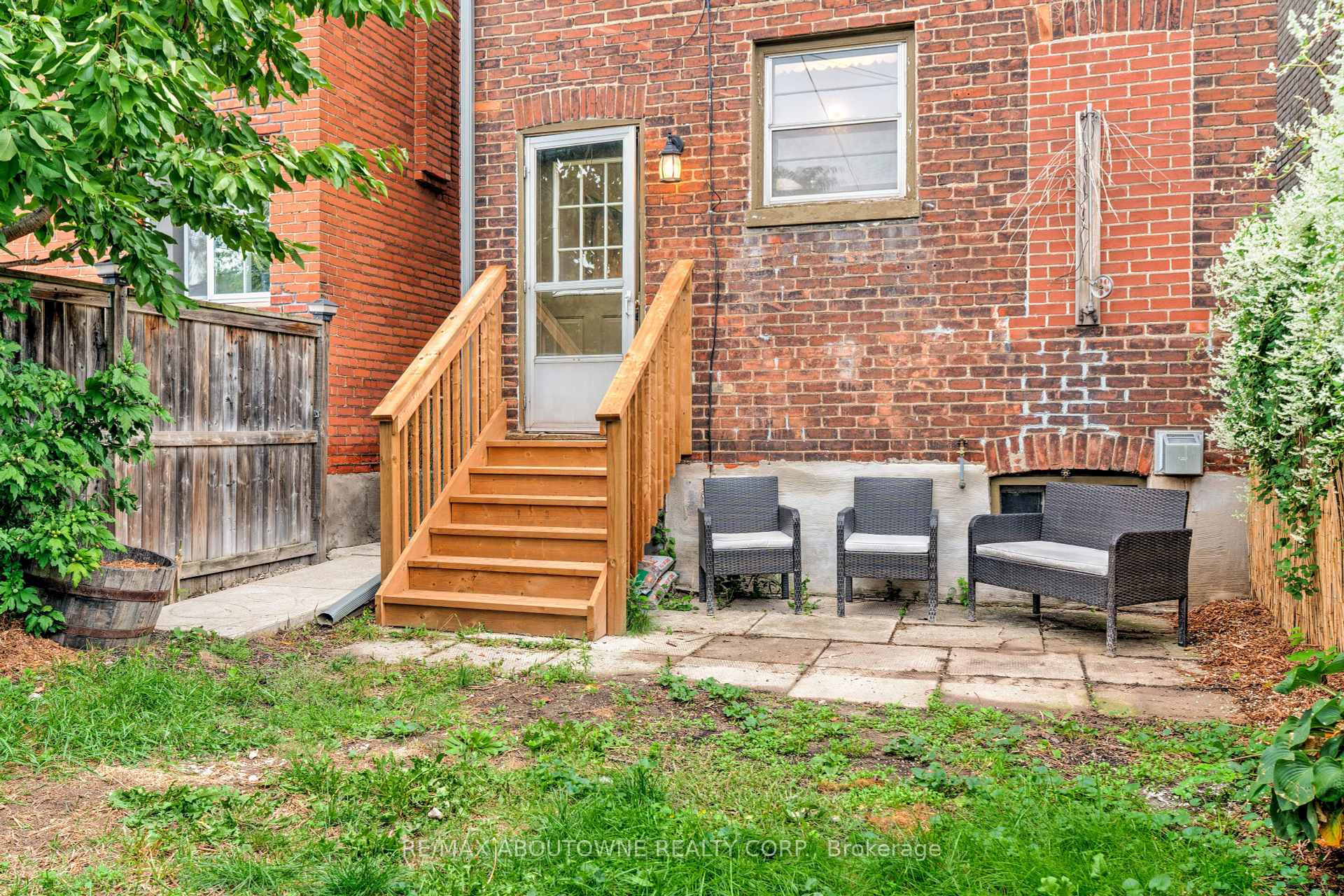 27 Garfield Avenue N, Hamilton, ON L8M 2R5