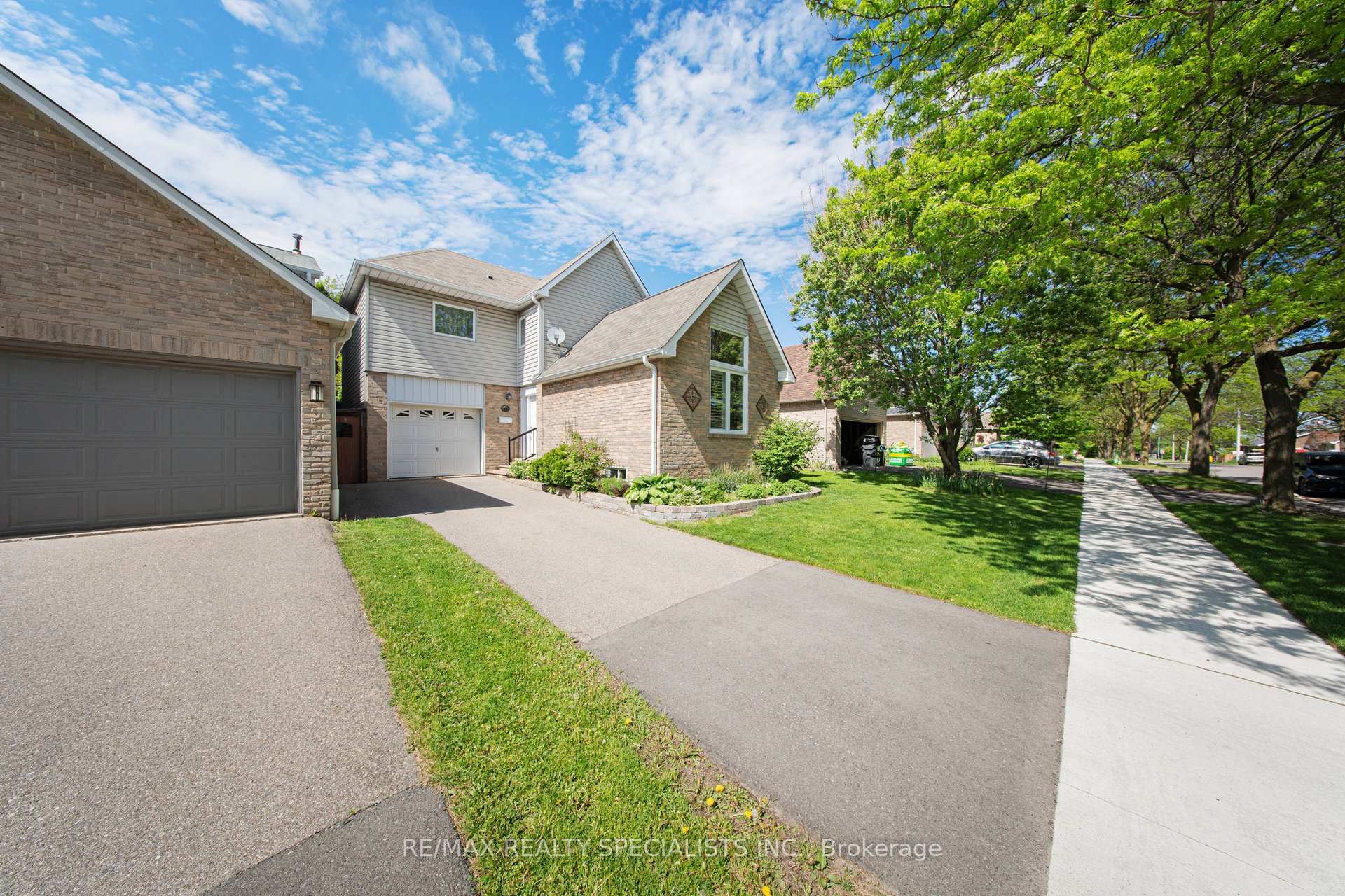 27 Lafferty Street, Toronto, ON M9C 5B5