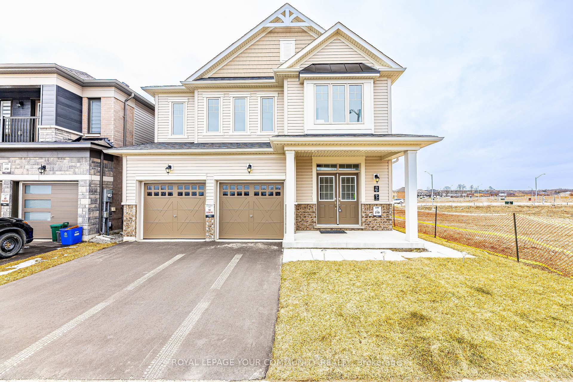 27 Lincoln Drive, Barrie, ON L9J 0L9