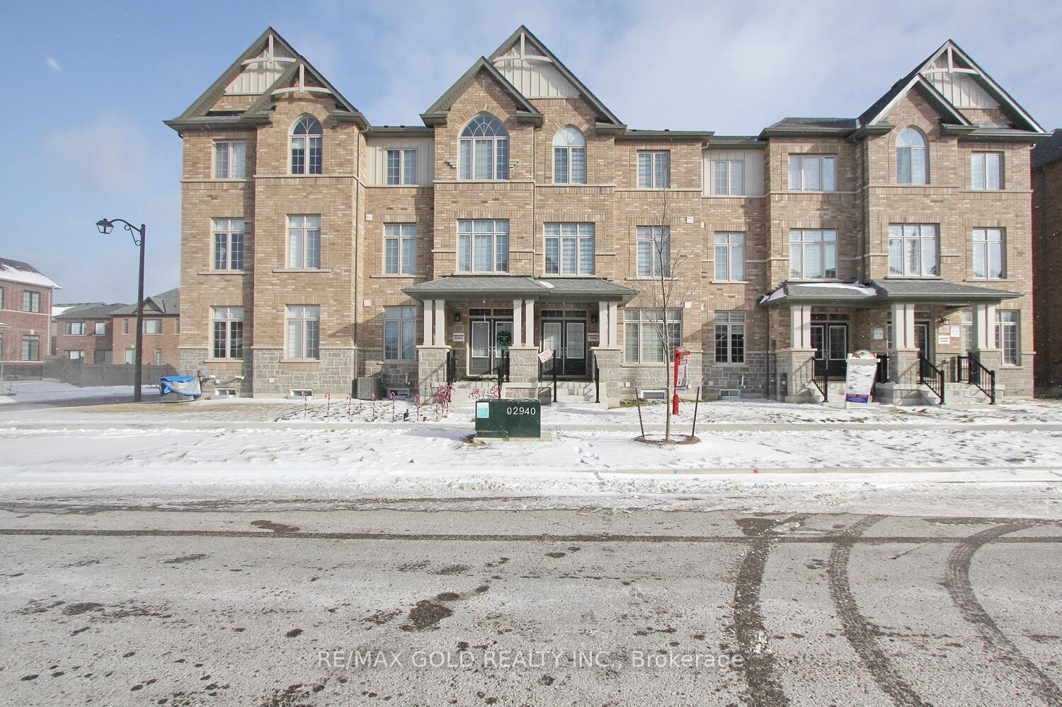 27 Petch Avenue, Caledon, ON L7C 4J6