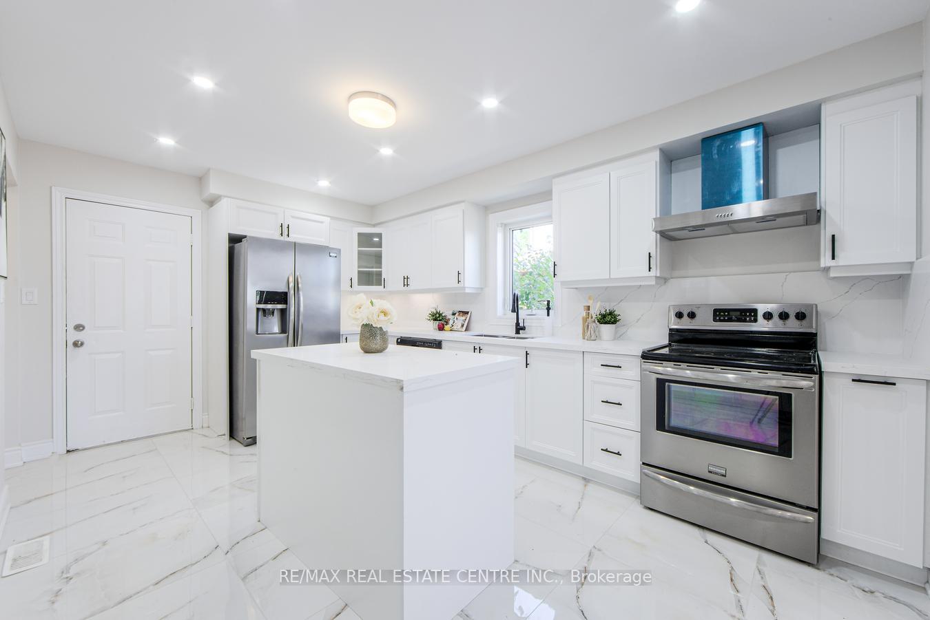 27 Rickaby Street, Clarington, ON L1C 4X7