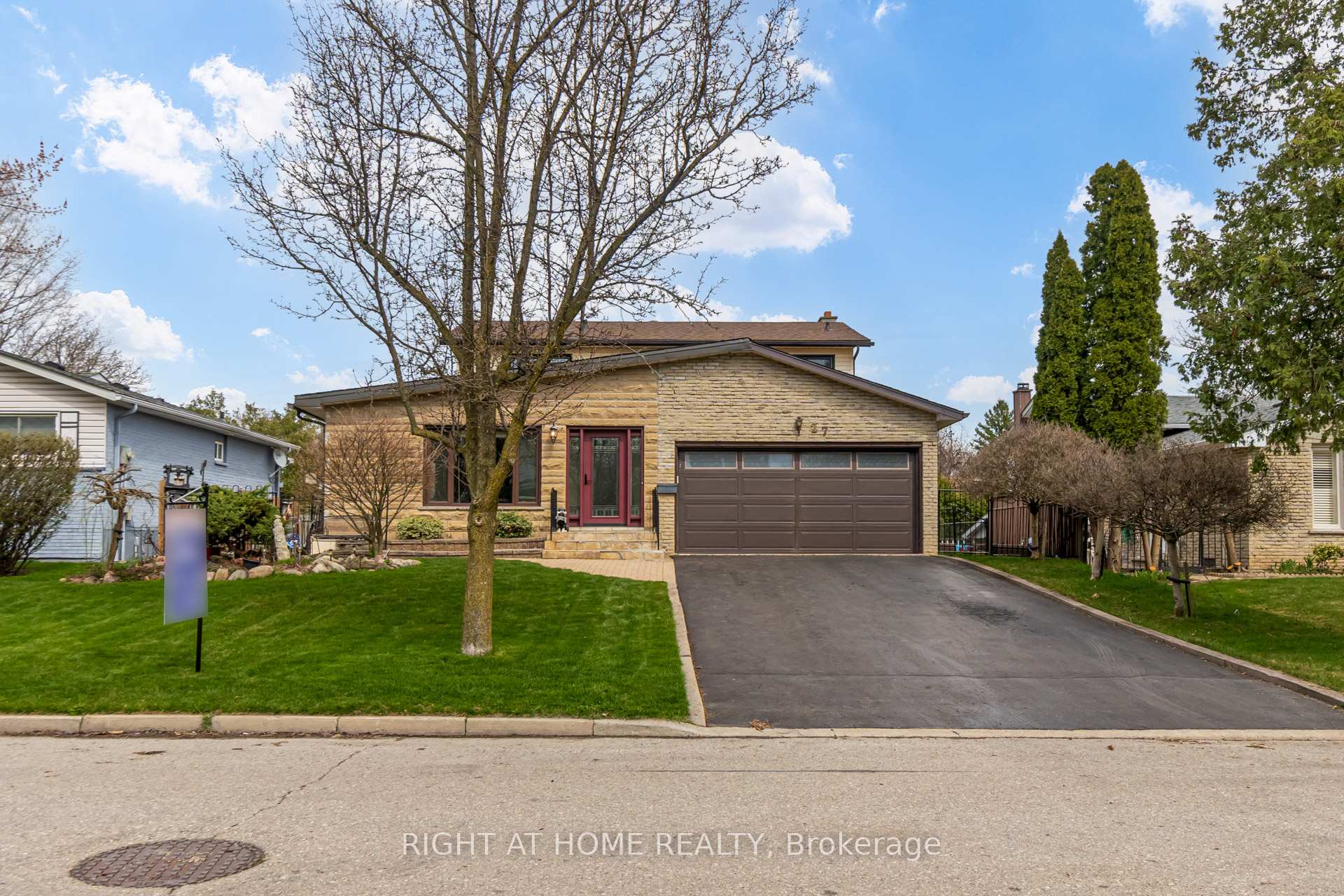 27 Sir Kay Drive, Markham, ON L3P 2Y9