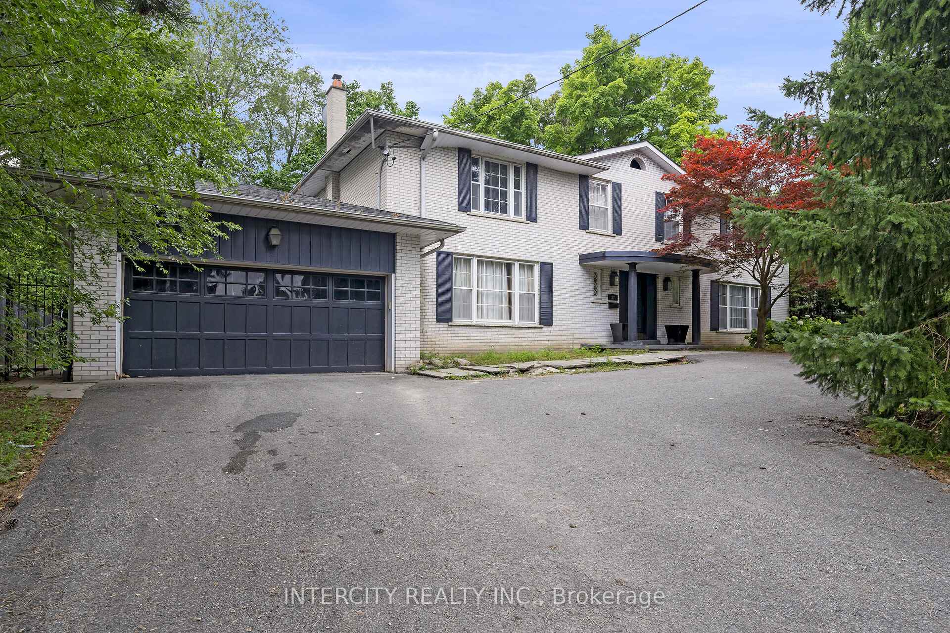 27 Suncrest Drive, Toronto, ON M3C 2L1