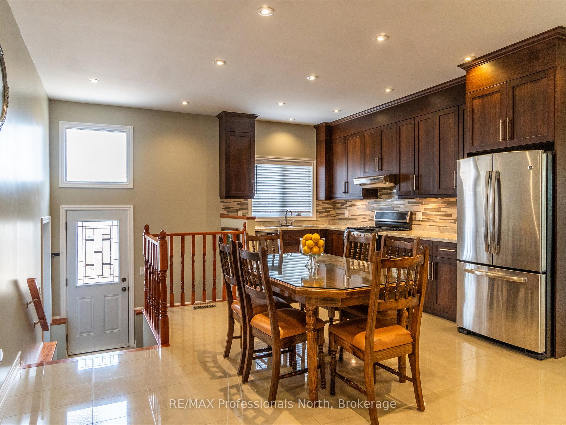 27 Susan Street W, Huntsville, ON P1H 1X2