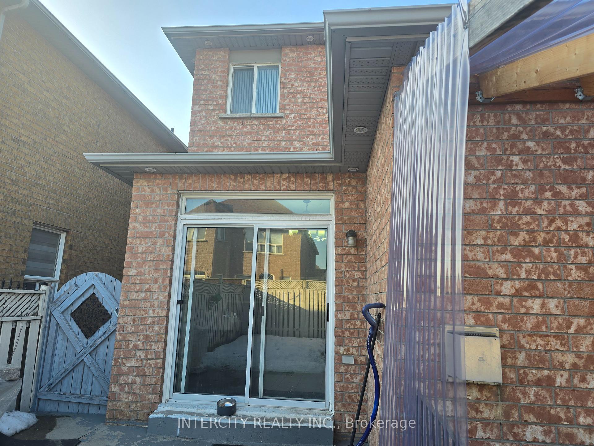 27 ZIA DODDA Crescent, Brampton, ON L6P 1J6