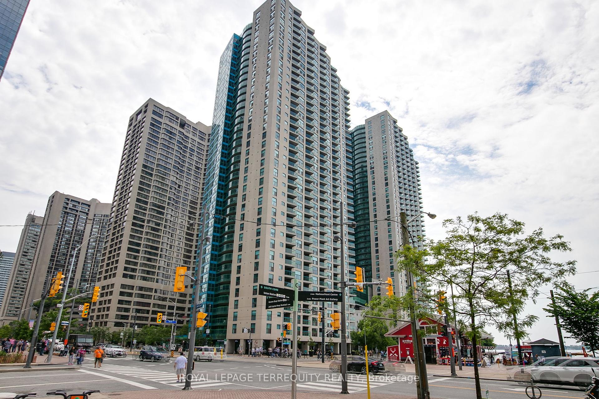 2707 - 77 Harbour Square, Toronto, ON M5J 2S2