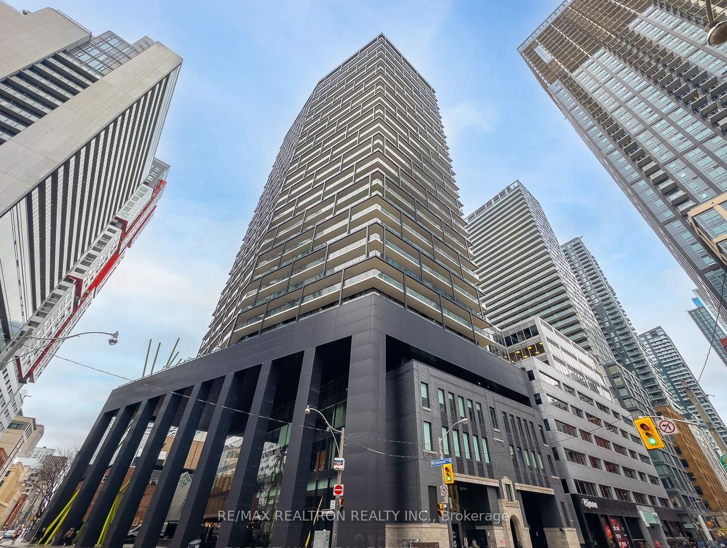 2709 - 125 Peter Street, Toronto, ON M5V 0M2