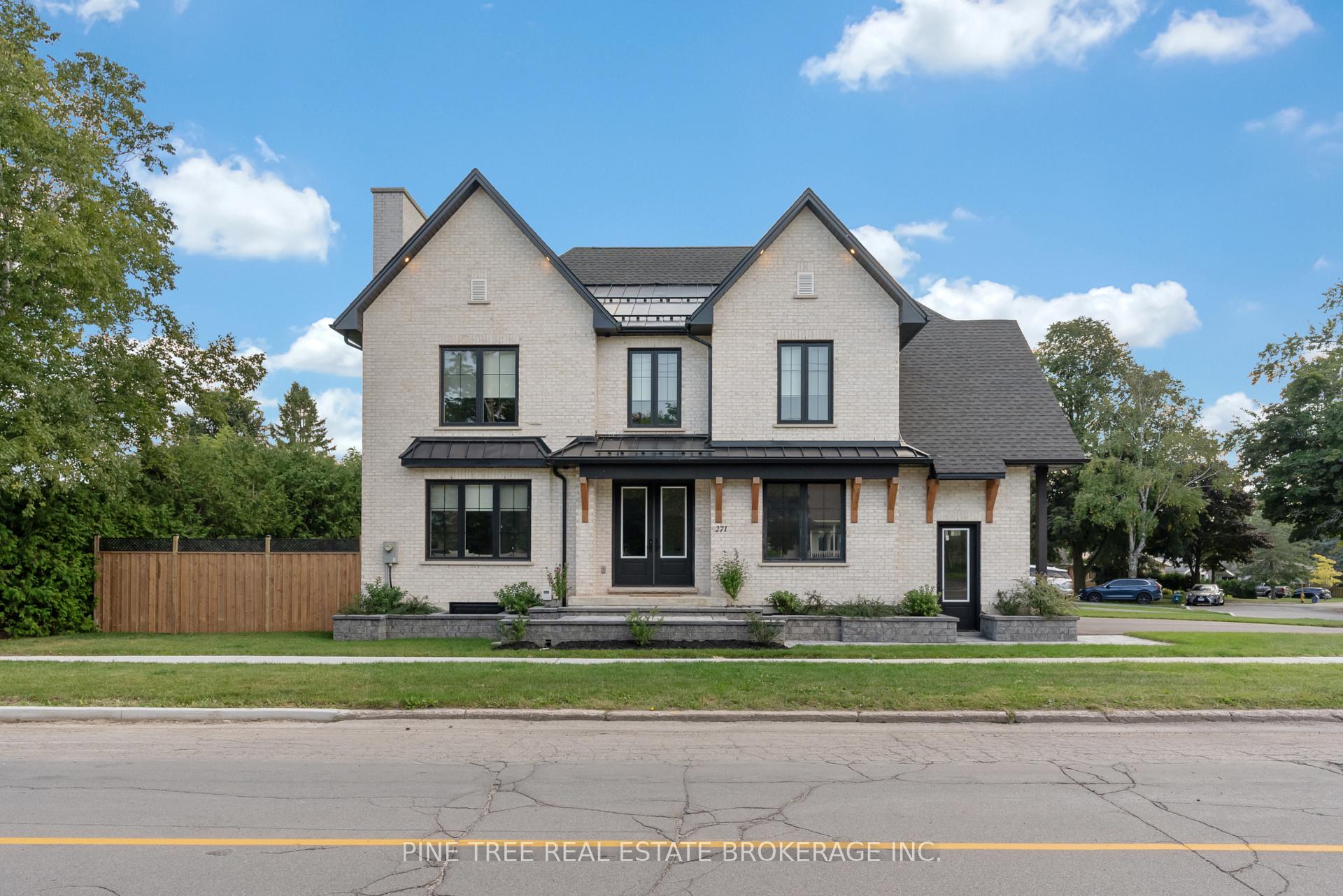 271 Codrington Street, Barrie, ON L4M 1S7