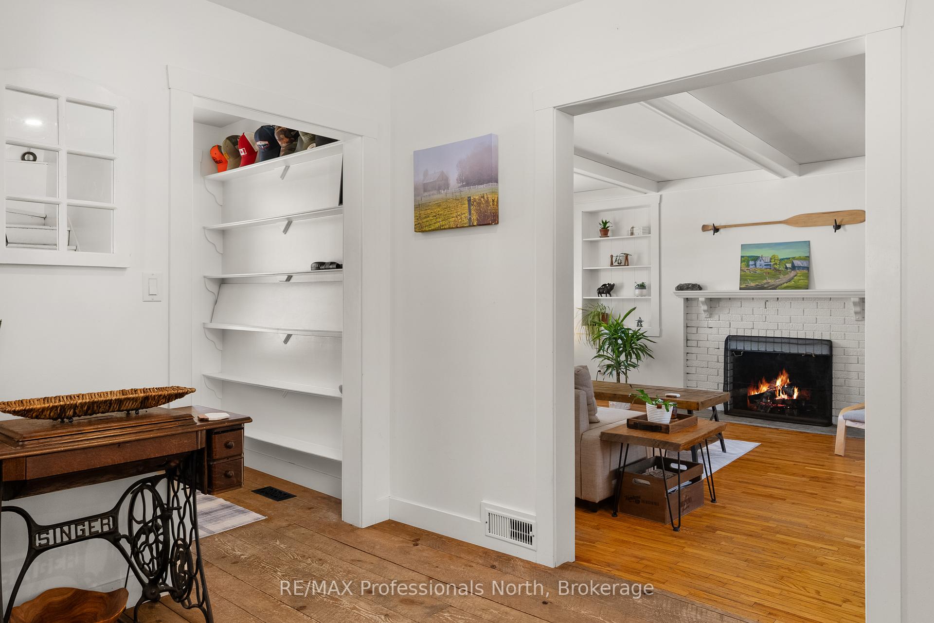 271 KAY Road W, Huntsville, ON P0B 1L0