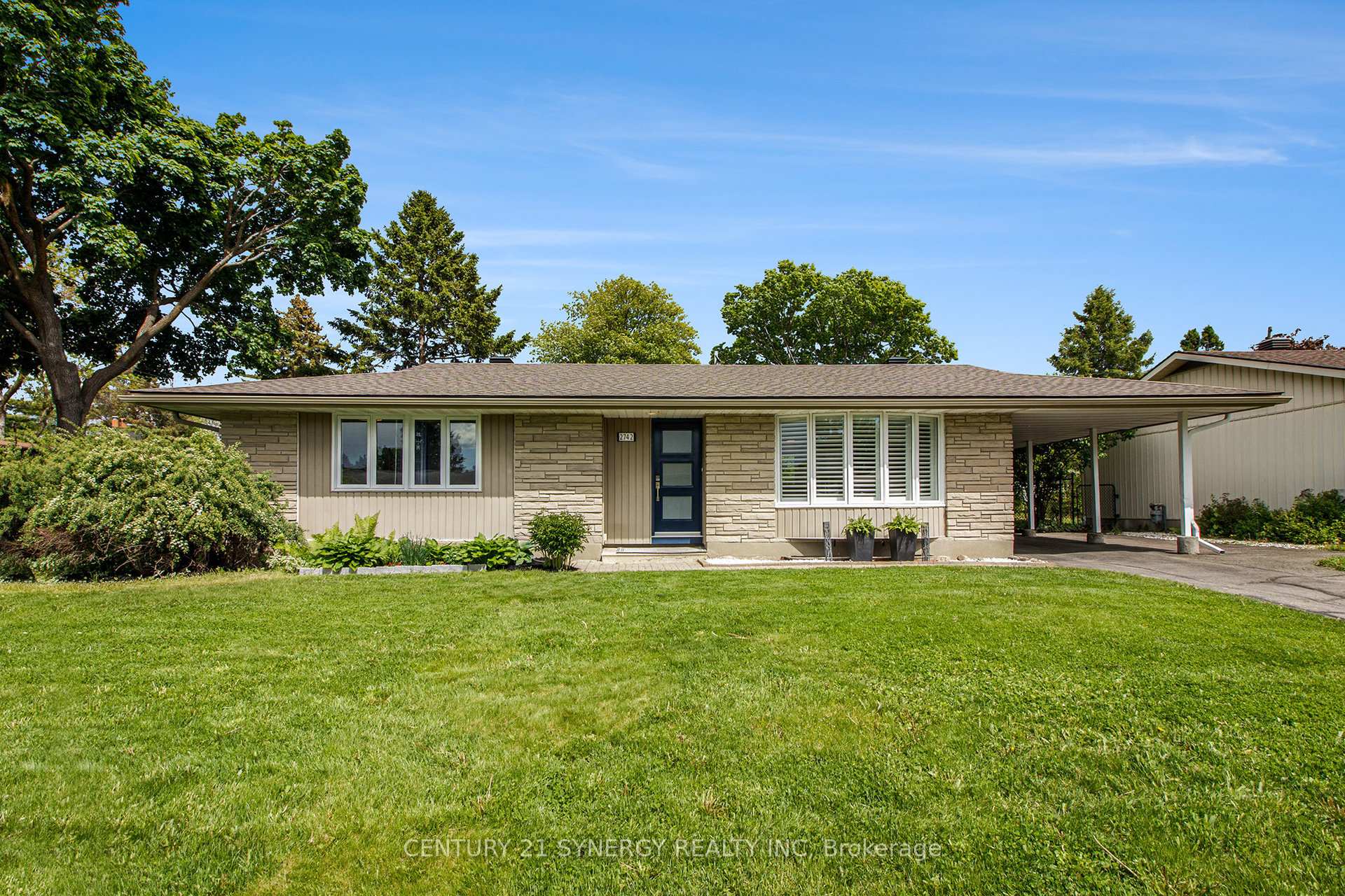 2742 Ulster Crescent, Billings Bridge - Riverside Park and Area, ON K1V 8J6