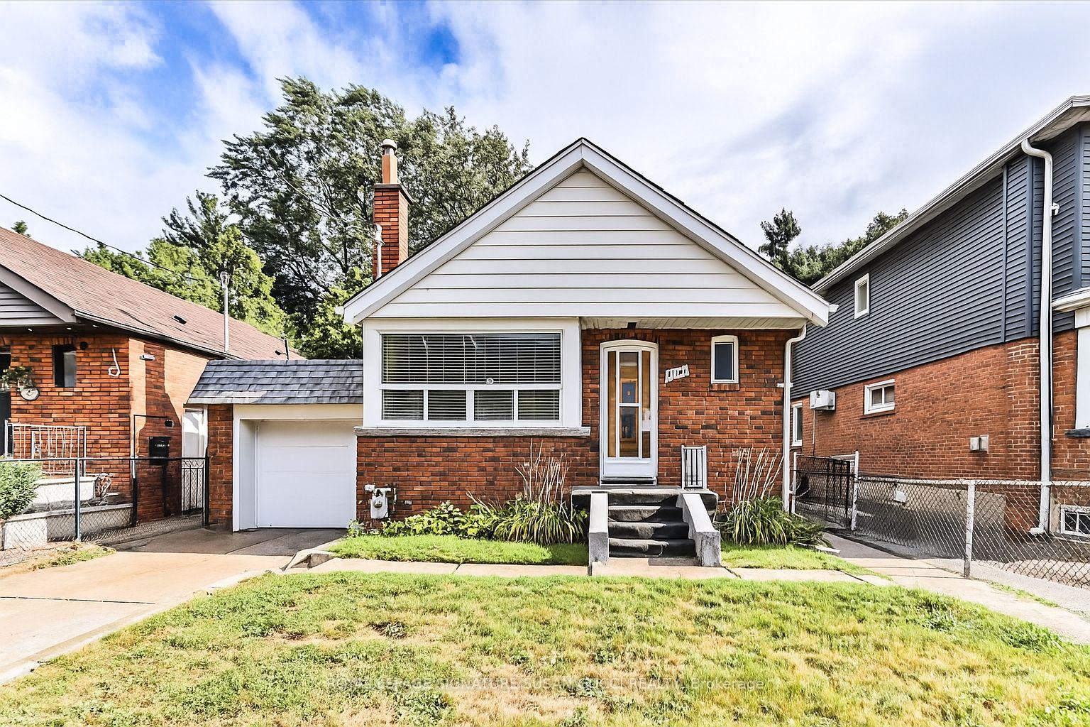 2747 St Clair Avenue E, Toronto, ON M4B 1M8