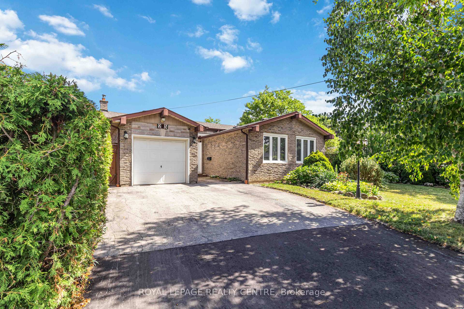 275 Kristin Grove, Mississauga, ON L5A 3E7