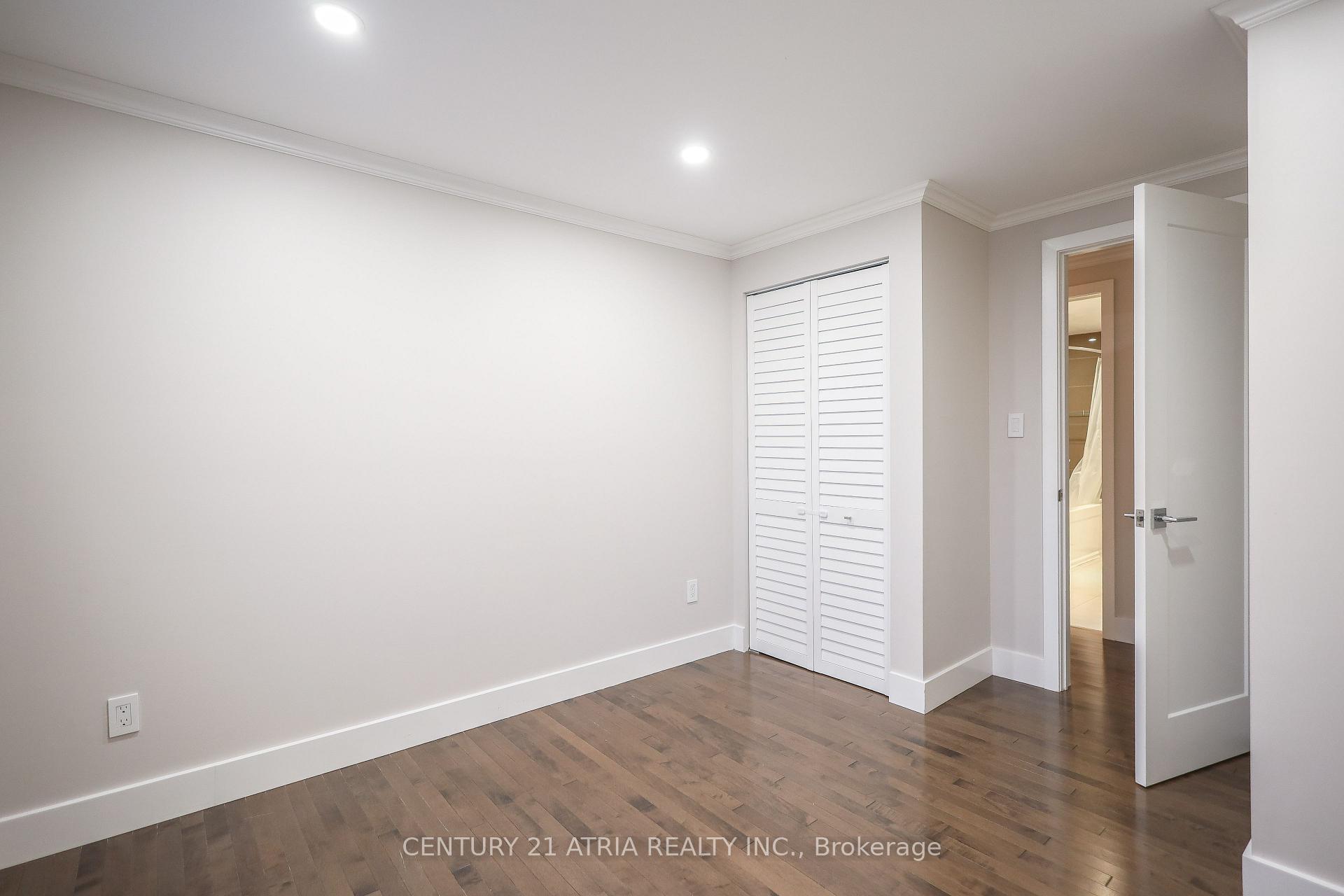 2750 Barnstone Crescent, Mississauga, ON L5K 2C1