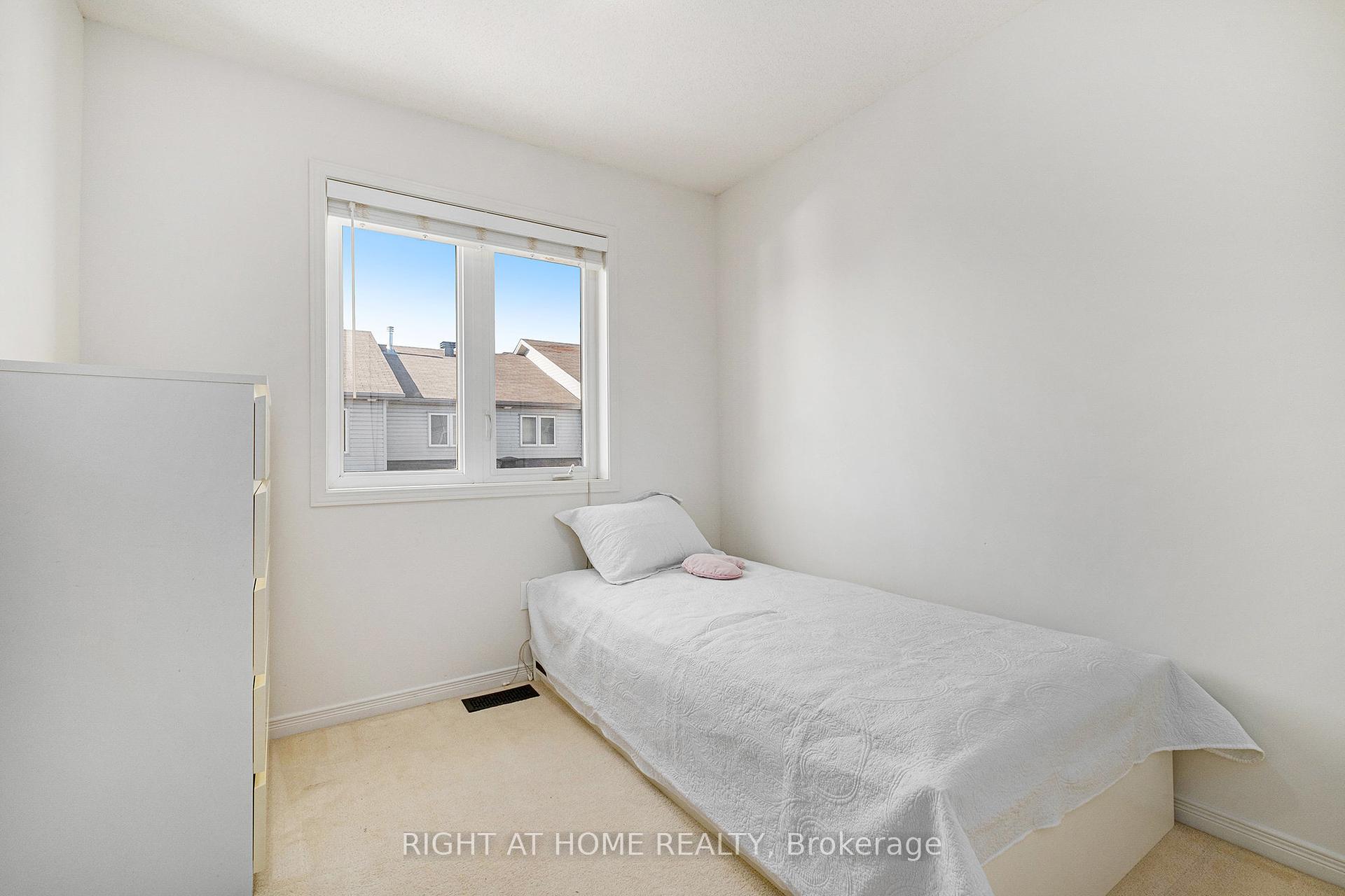 277 Macoun Circle, Hunt Club - South Keys and Area, ON K1T 0H9