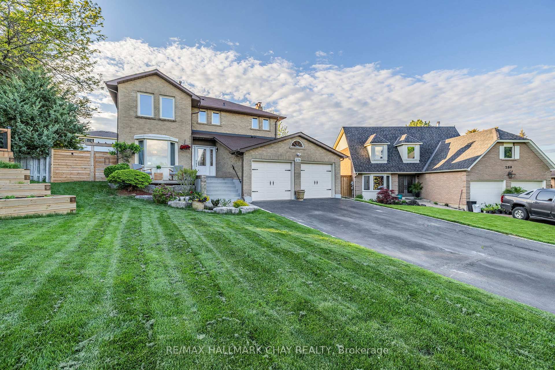 278 Durham Court, Newmarket, ON L3Y 6C9