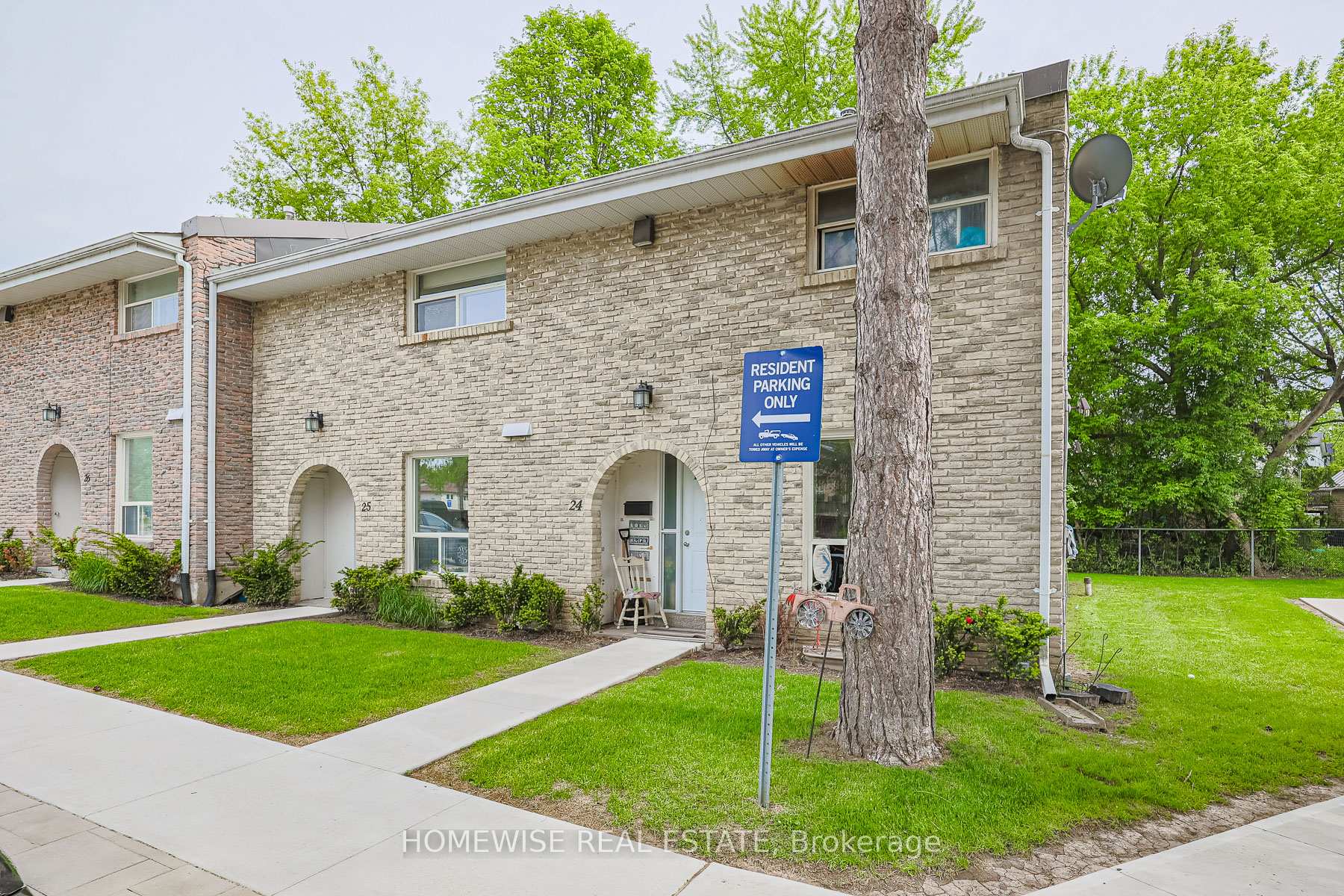 28 - 560 Waverly Street N, Oshawa, ON L1J 5Y4