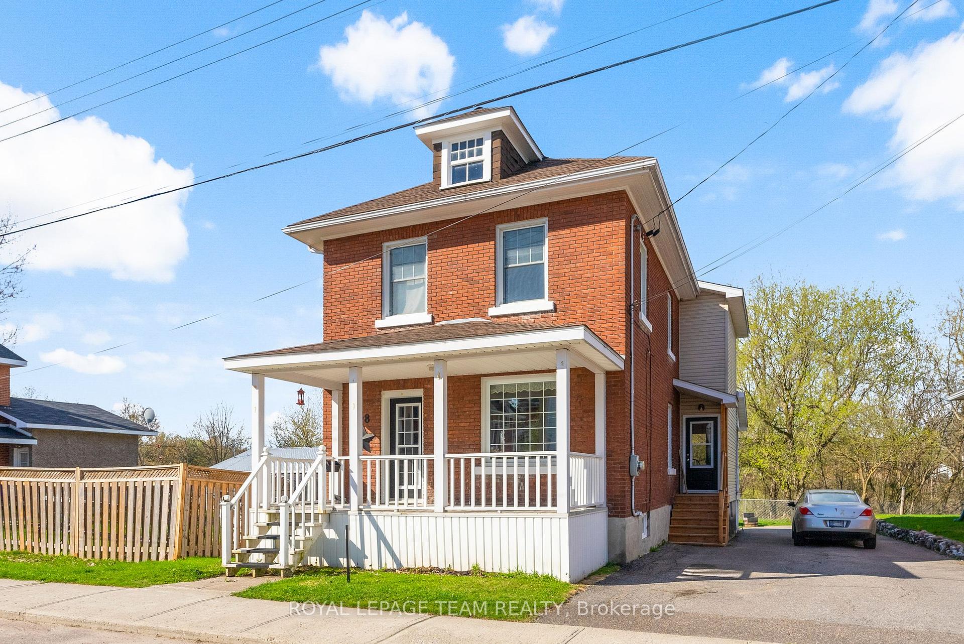 28 Bank Street N, Renfrew, ON K7V 2C9