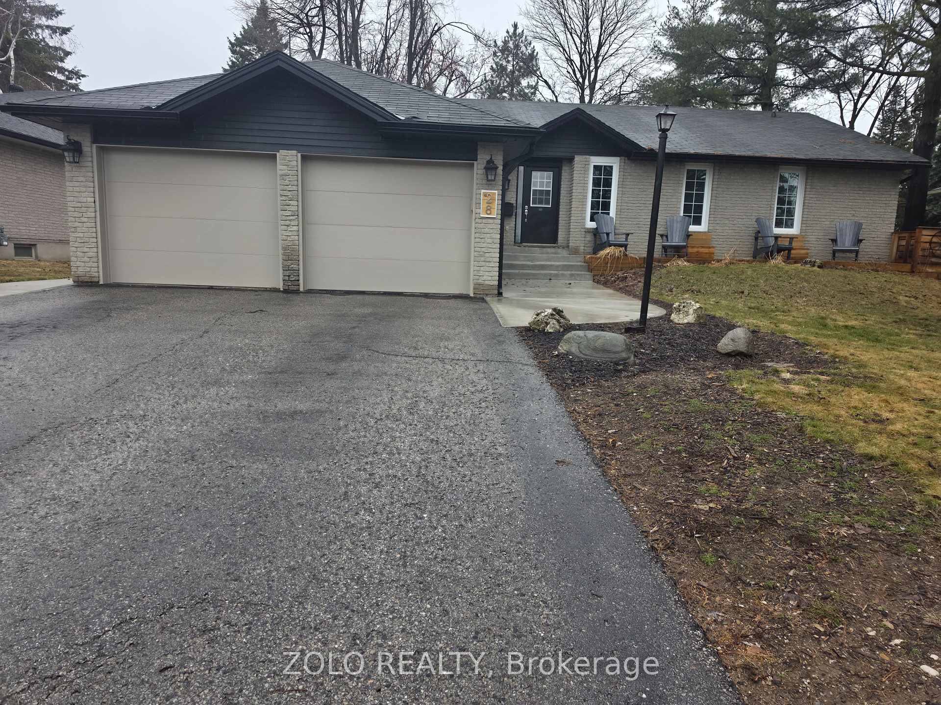 28 Broadmoor Avenue, Barrie, ON L4N 3M9
