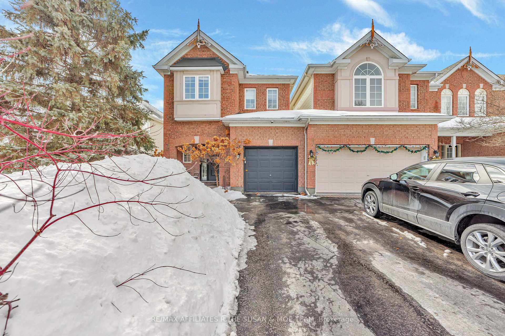 28 Hemlo Crescent, Kanata, ON K2T 1C7
