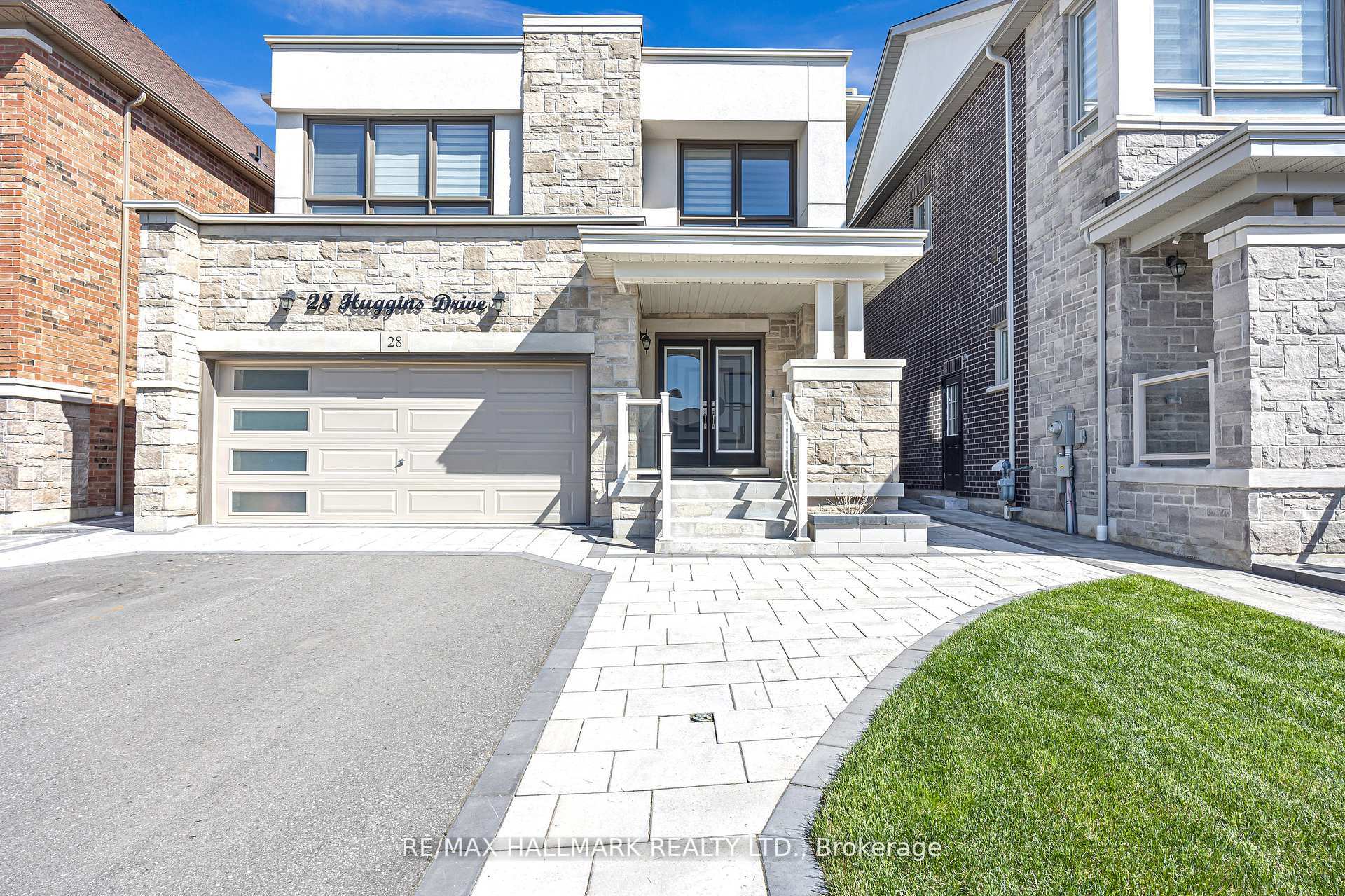 28 Huggins Drive, Whitby, ON L1P 0N4