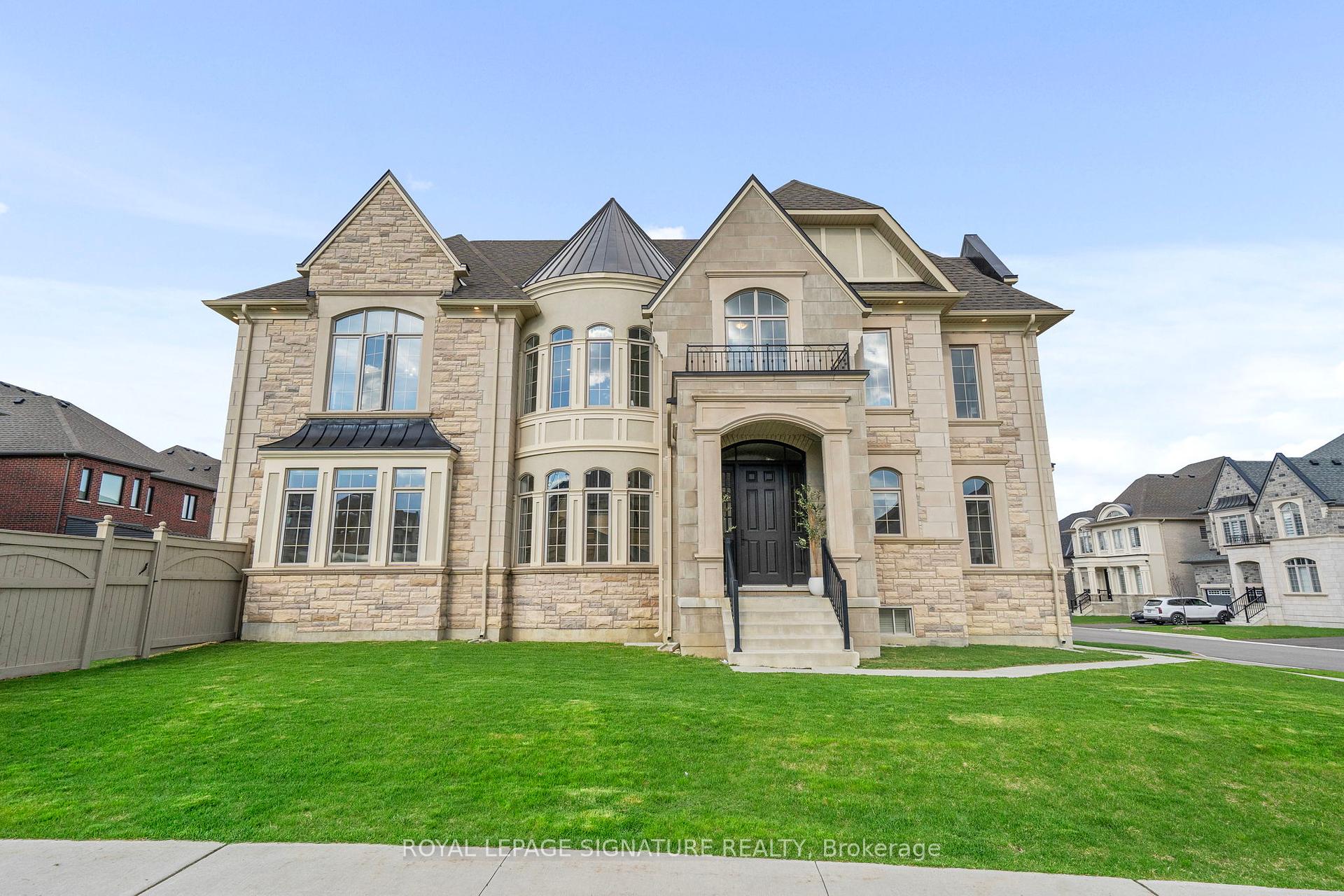 28 Lake Lenora Avenue, King, ON L7B 0P7