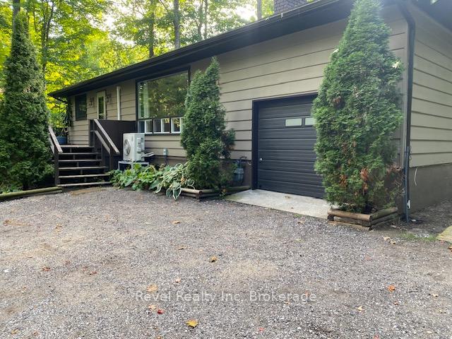 28 Lannan Drive, Tiny, ON L9M 0H3