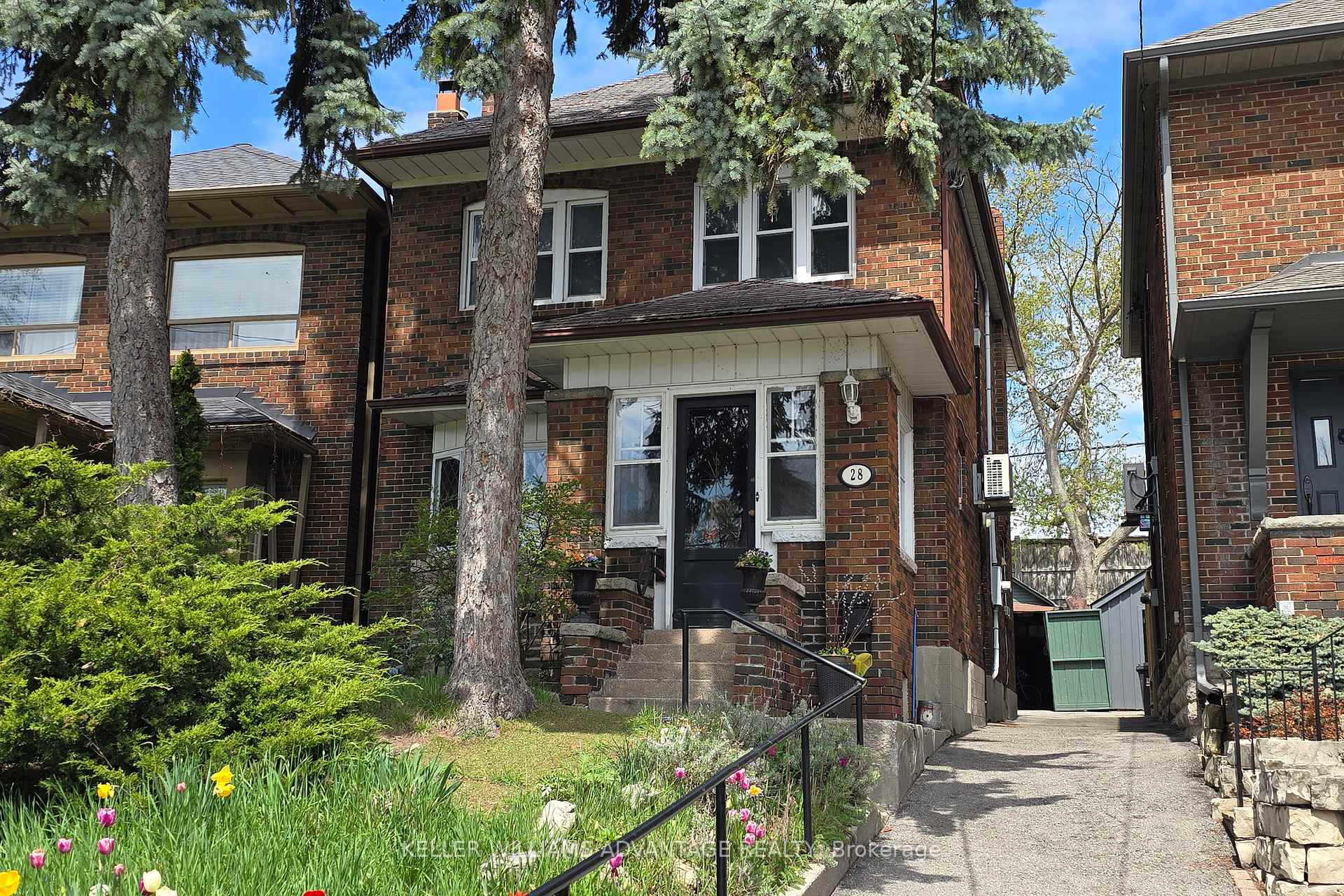 28 Larkin Avenue, Toronto, ON M6S 1L8