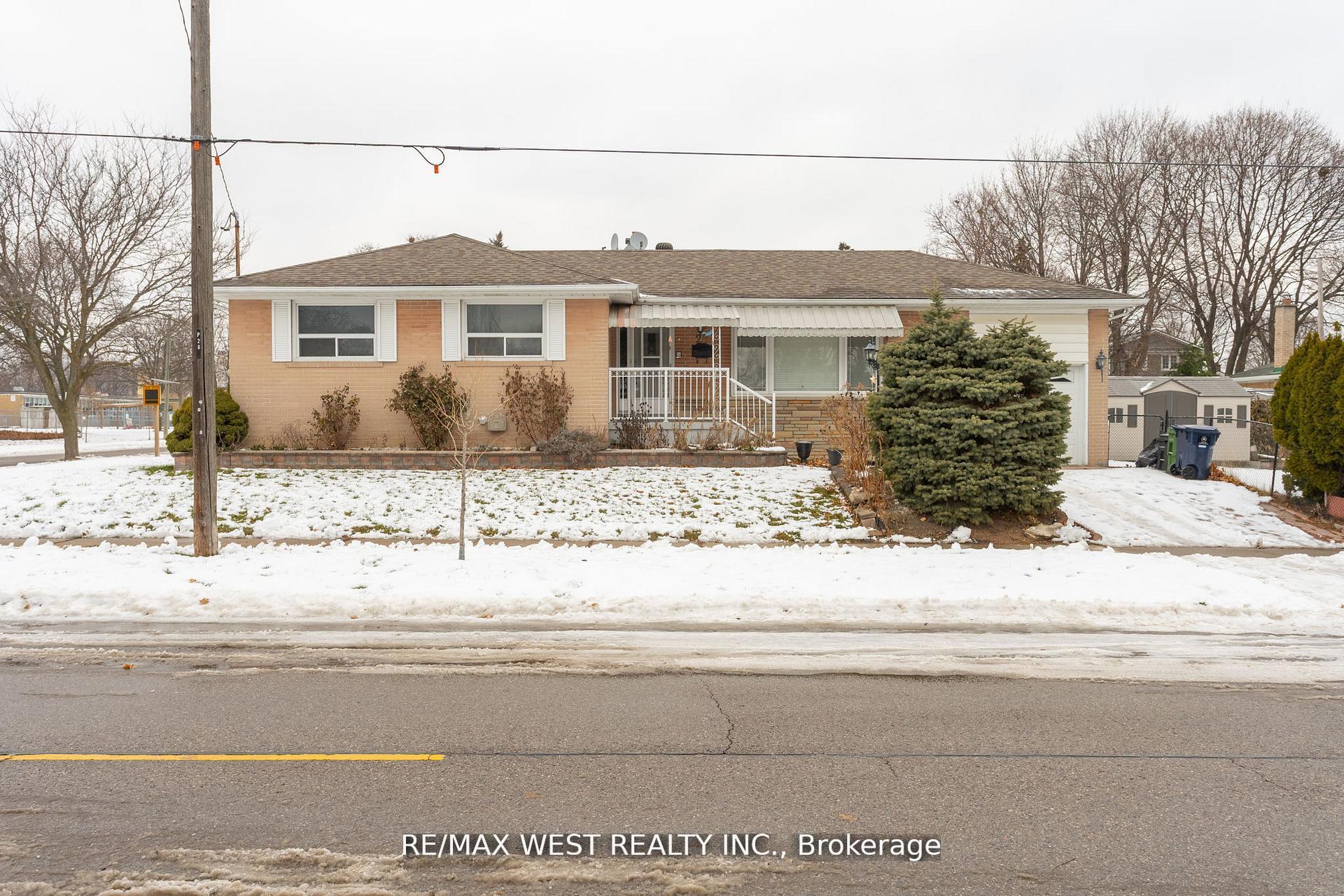 Lower - 28 Paragon Road, Toronto, ON M9R 1J5