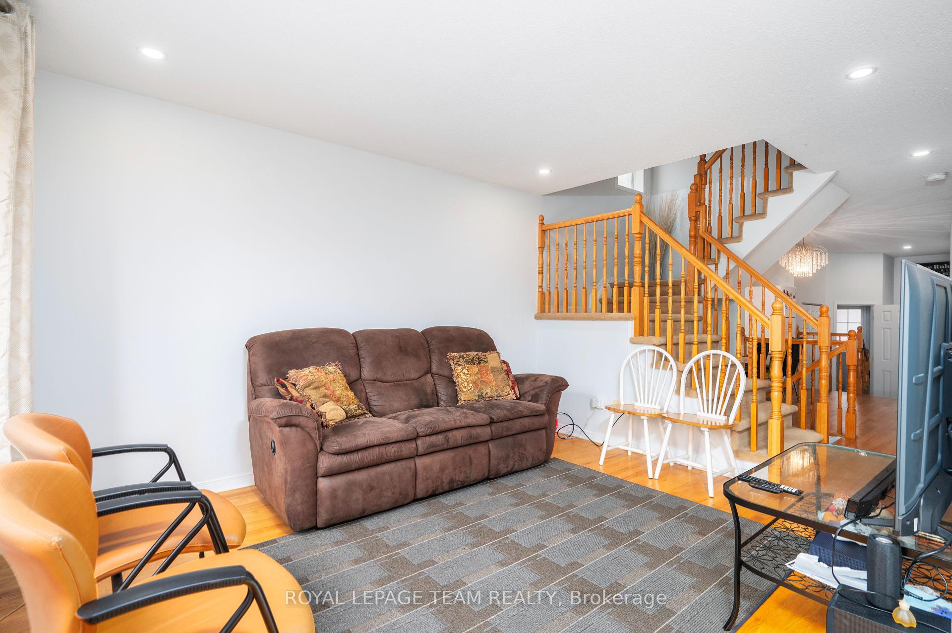 280 Macoun Circle, Hunt Club - South Keys and Area, ON K1T 0H9