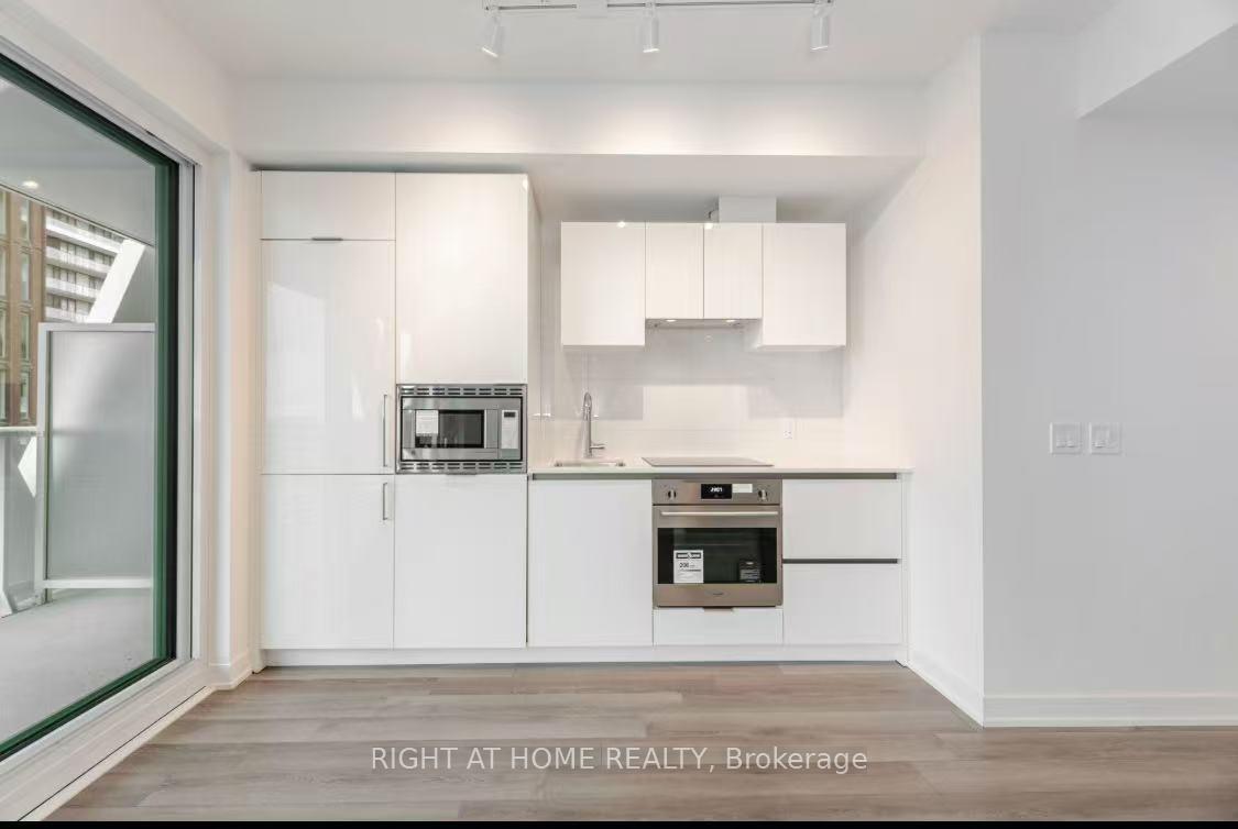 2820 - 230 SIMCOE Street, Toronto, ON M5T 0G7