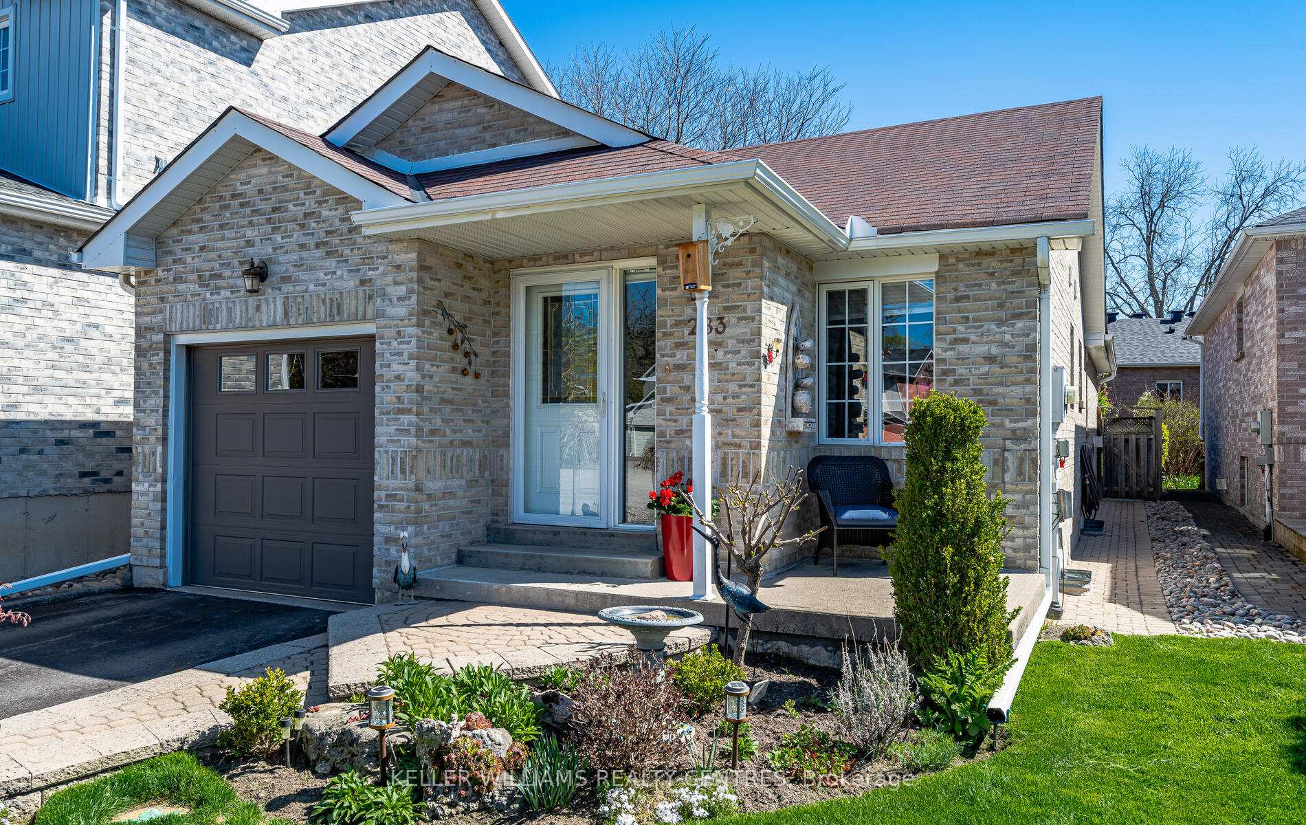 283 Sheridan Court, Newmarket, ON L3Y 8P9