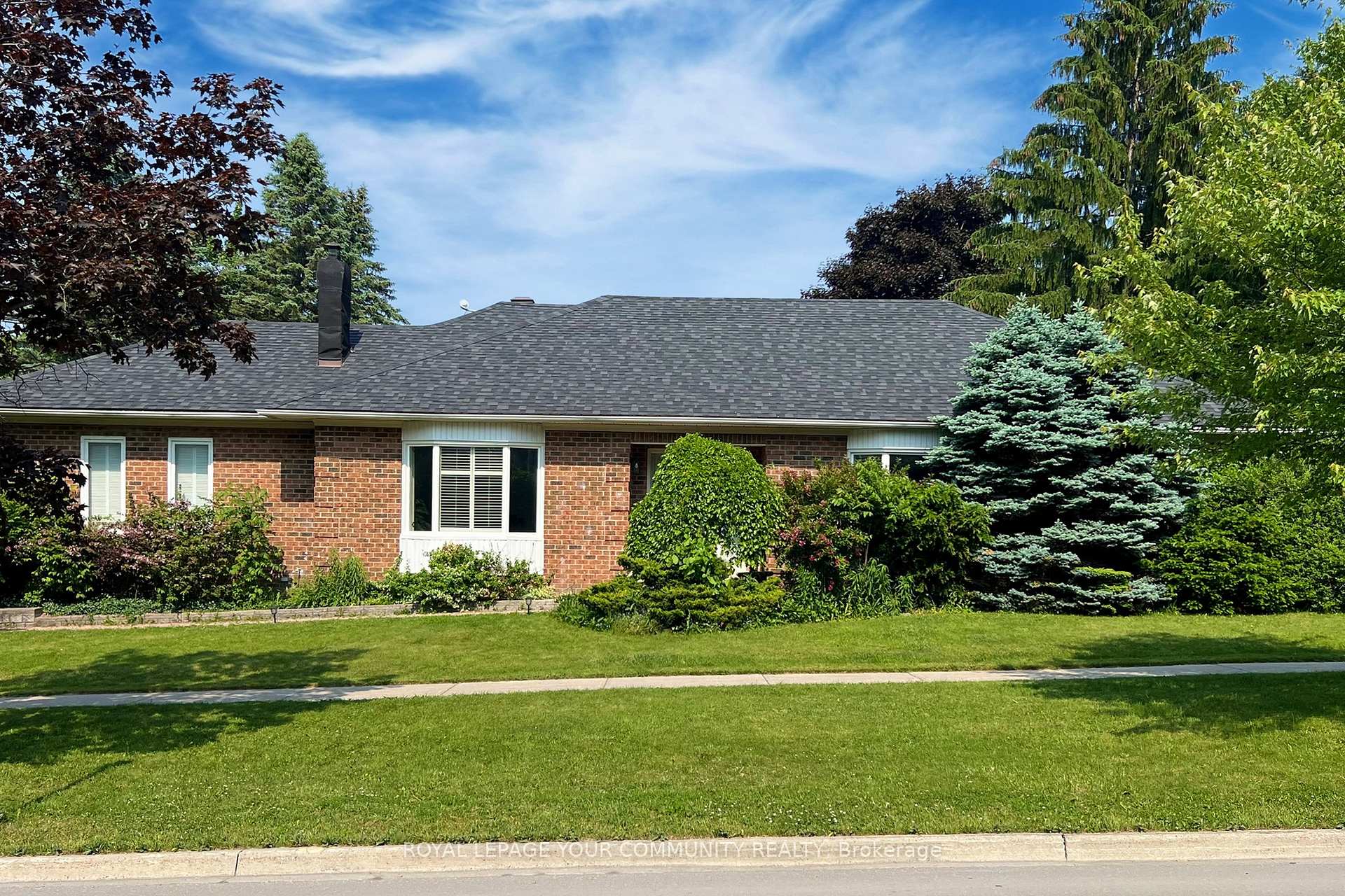284 Murray Drive, Aurora, ON L4G 6B1