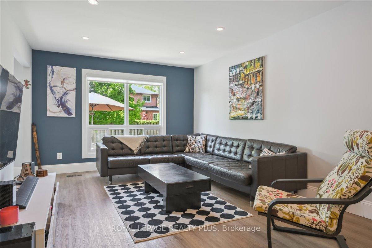 284 Rimmington Drive, Oakville, ON L6H 3N5