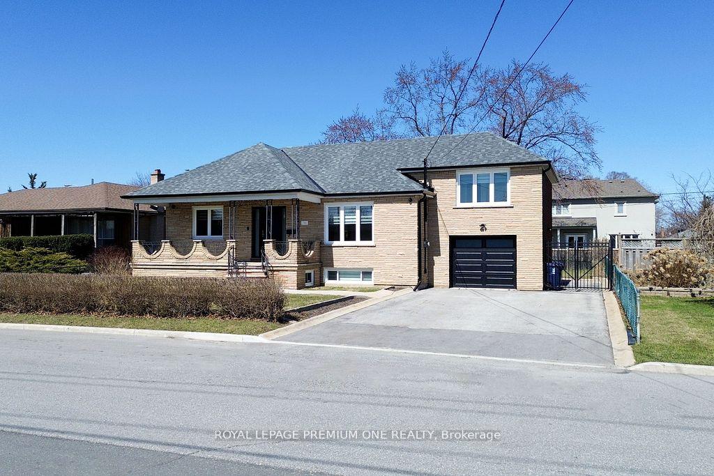286 Waterloo Avenue, Toronto, ON M3H 3Z8