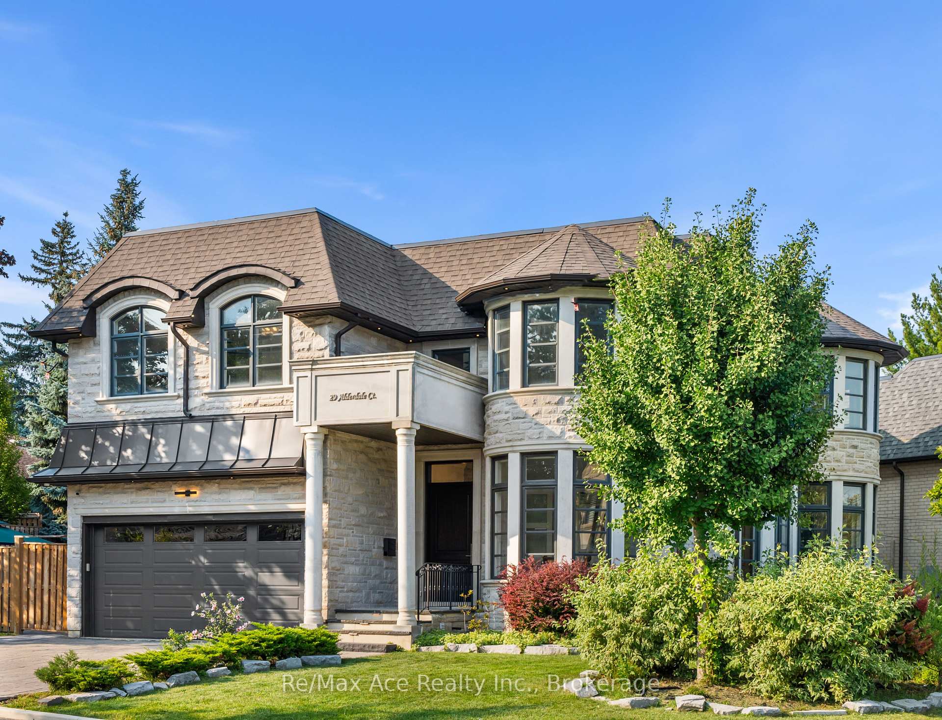 29 Alderdale Court, Toronto, ON M3B 2H8