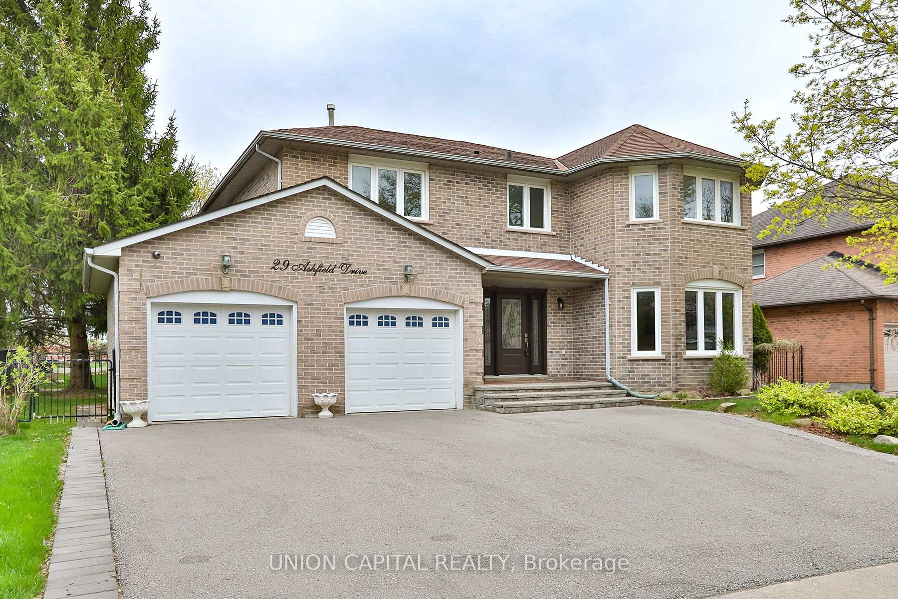 29 Ashfield Drive, Richmond Hill, ON L4E 2L6