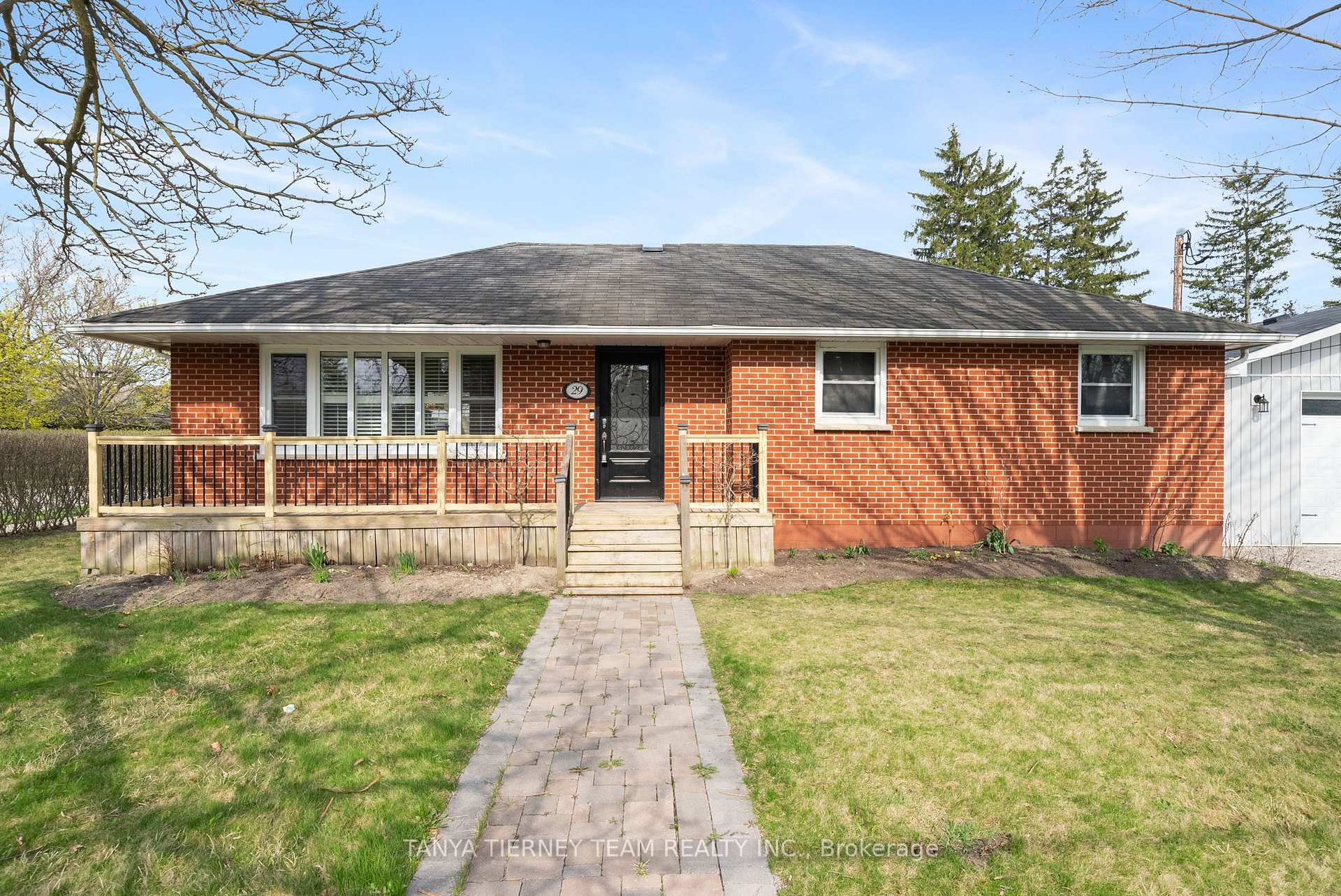 29 Queen Street, Whitby, ON L1M 1C5