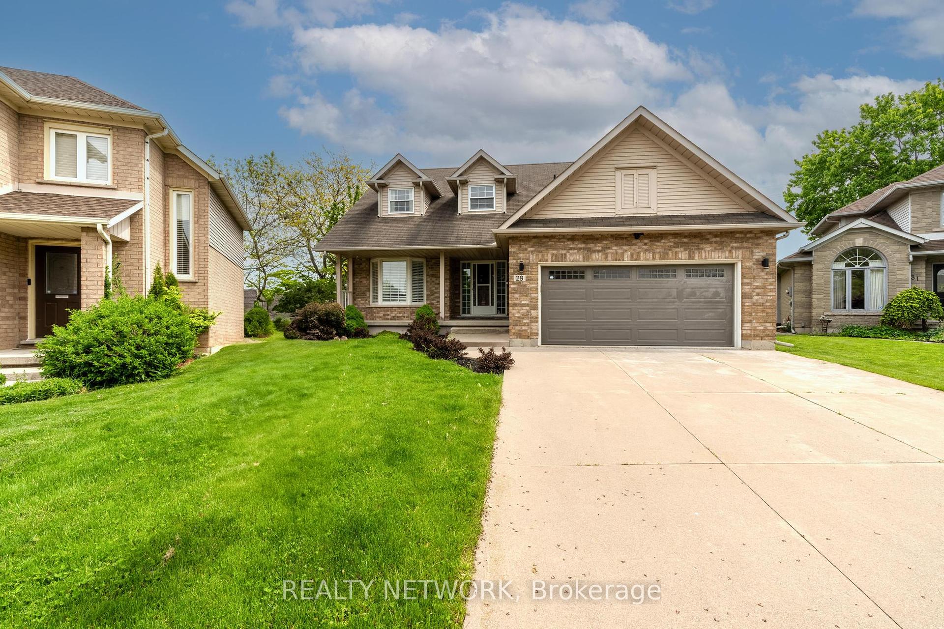 29 Riviera Ridge, Hamilton, ON L8E 5E6