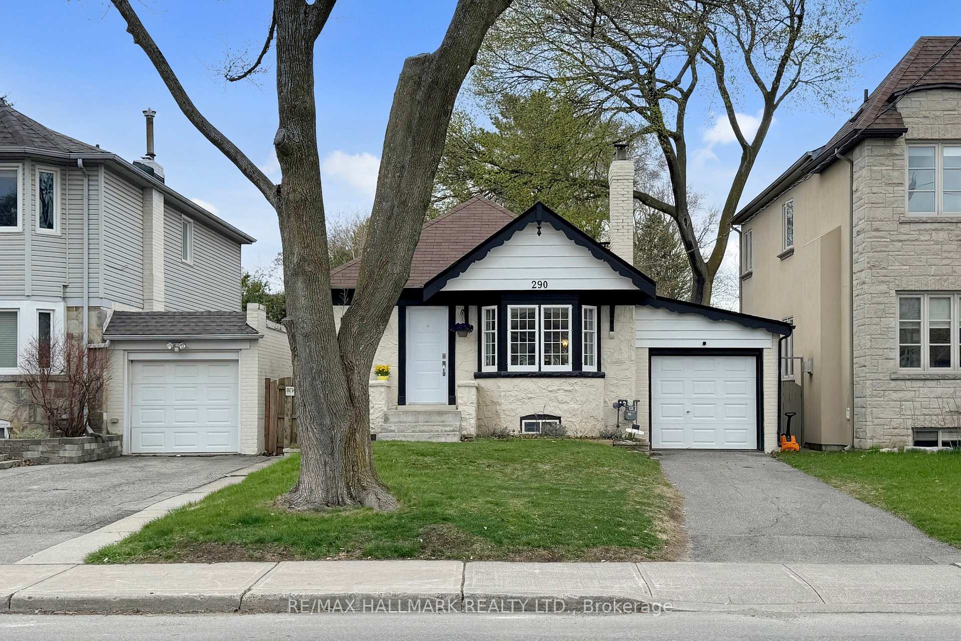 290 Laird Drive, Toronto, ON M4G 3X5