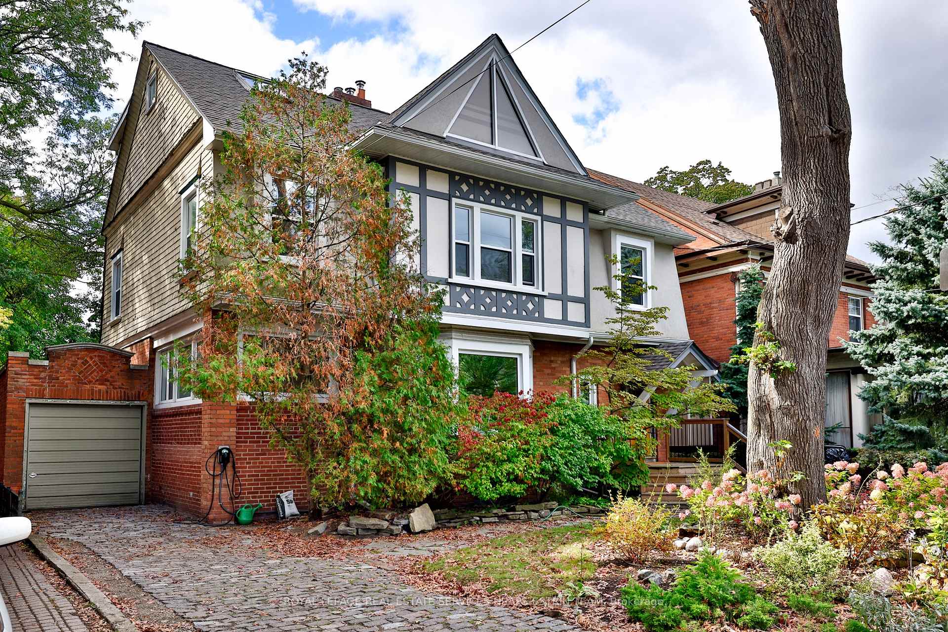 292 Indian Road, Toronto, ON M6R 2X2