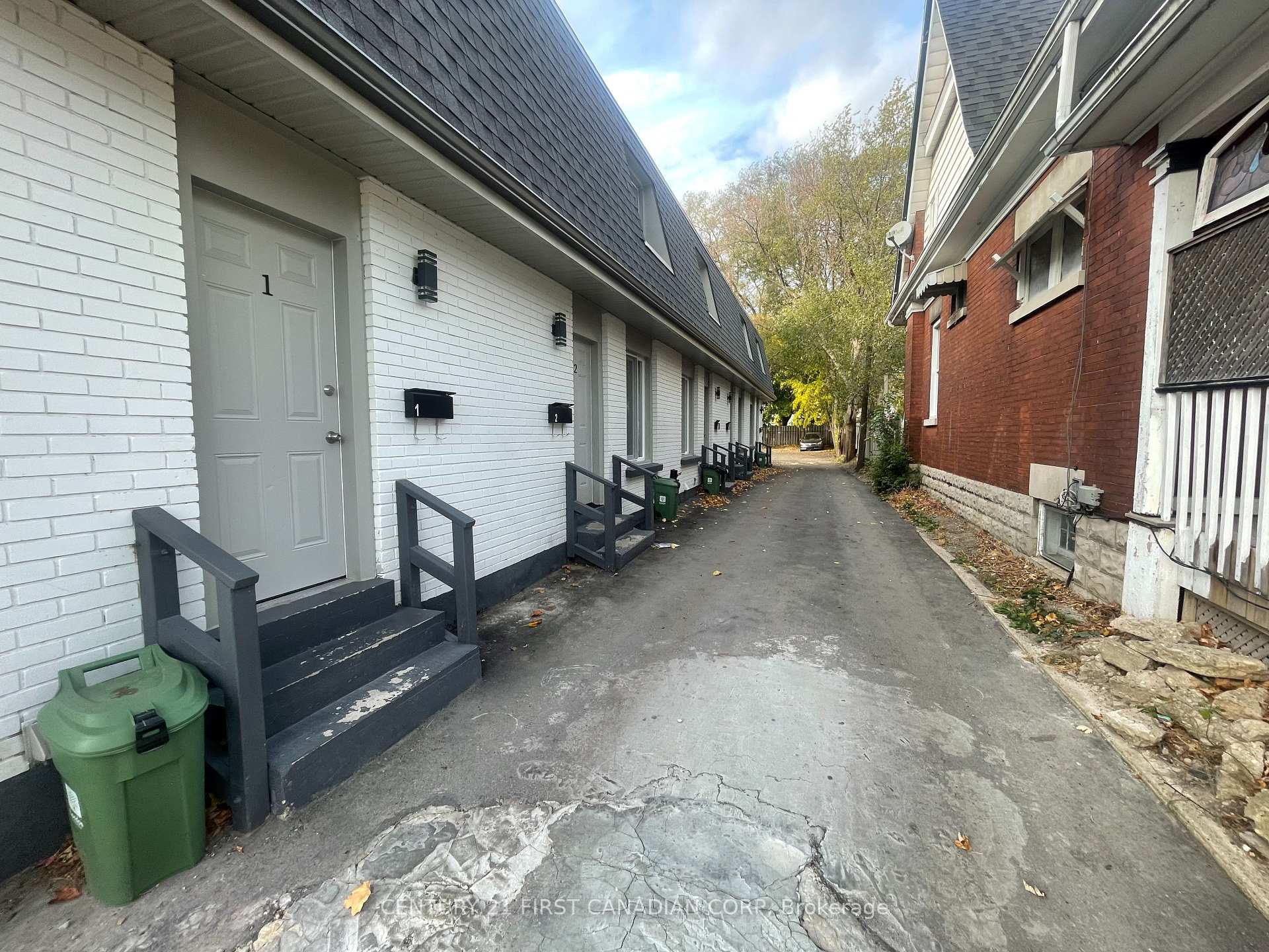 1 - 292 Simcoe Street, London East, ON N6B 1J5