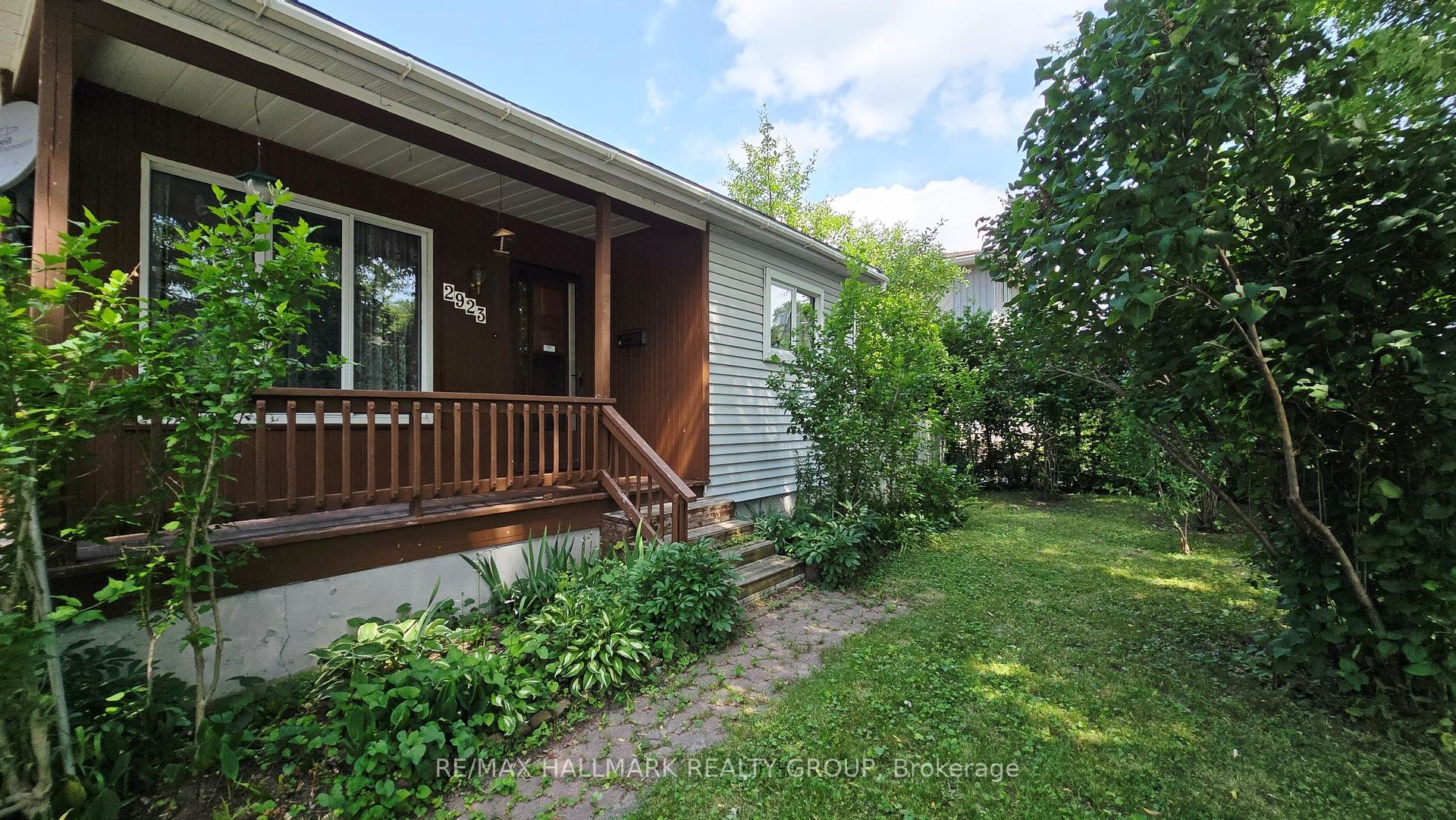 2923 Ahearn Avenue, Britannia - Lincoln Heights and Area, ON K2B 7A1